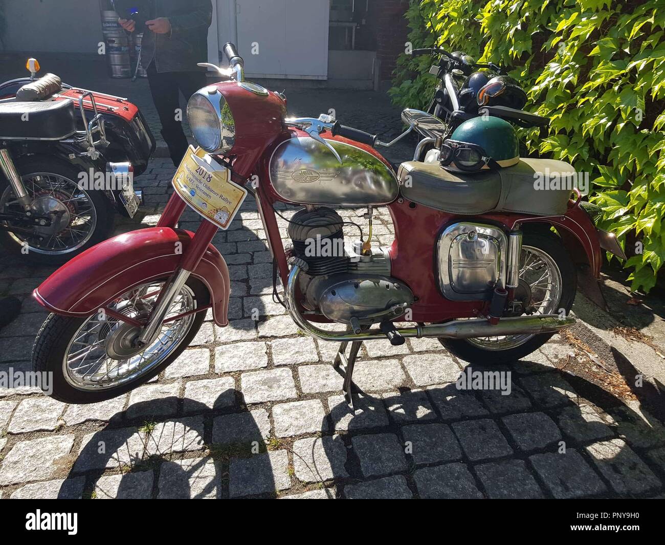 Roter motorrad hi-res stock photography and images - Alamy
