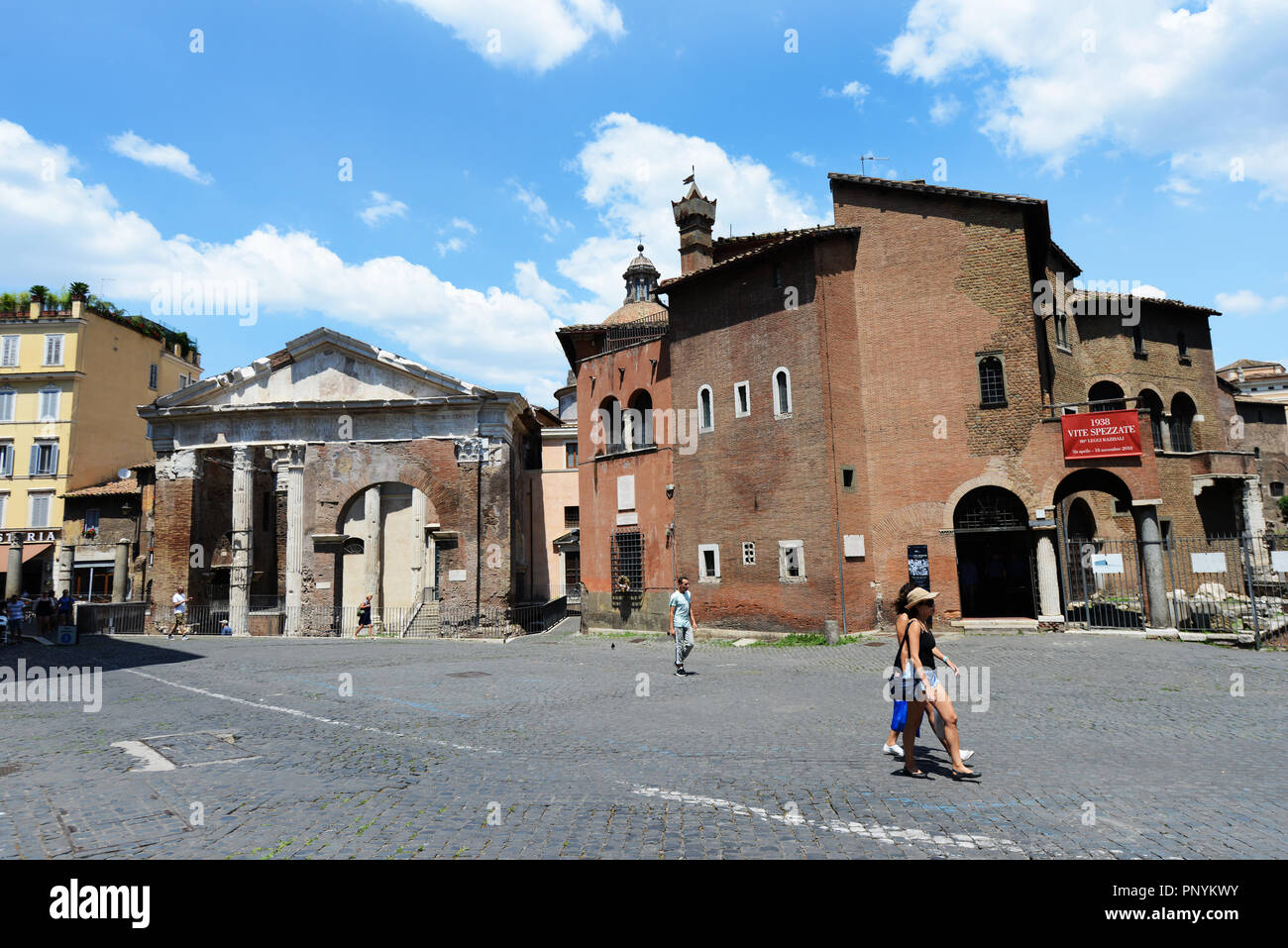 Porticus hi-res stock photography and images - Alamy