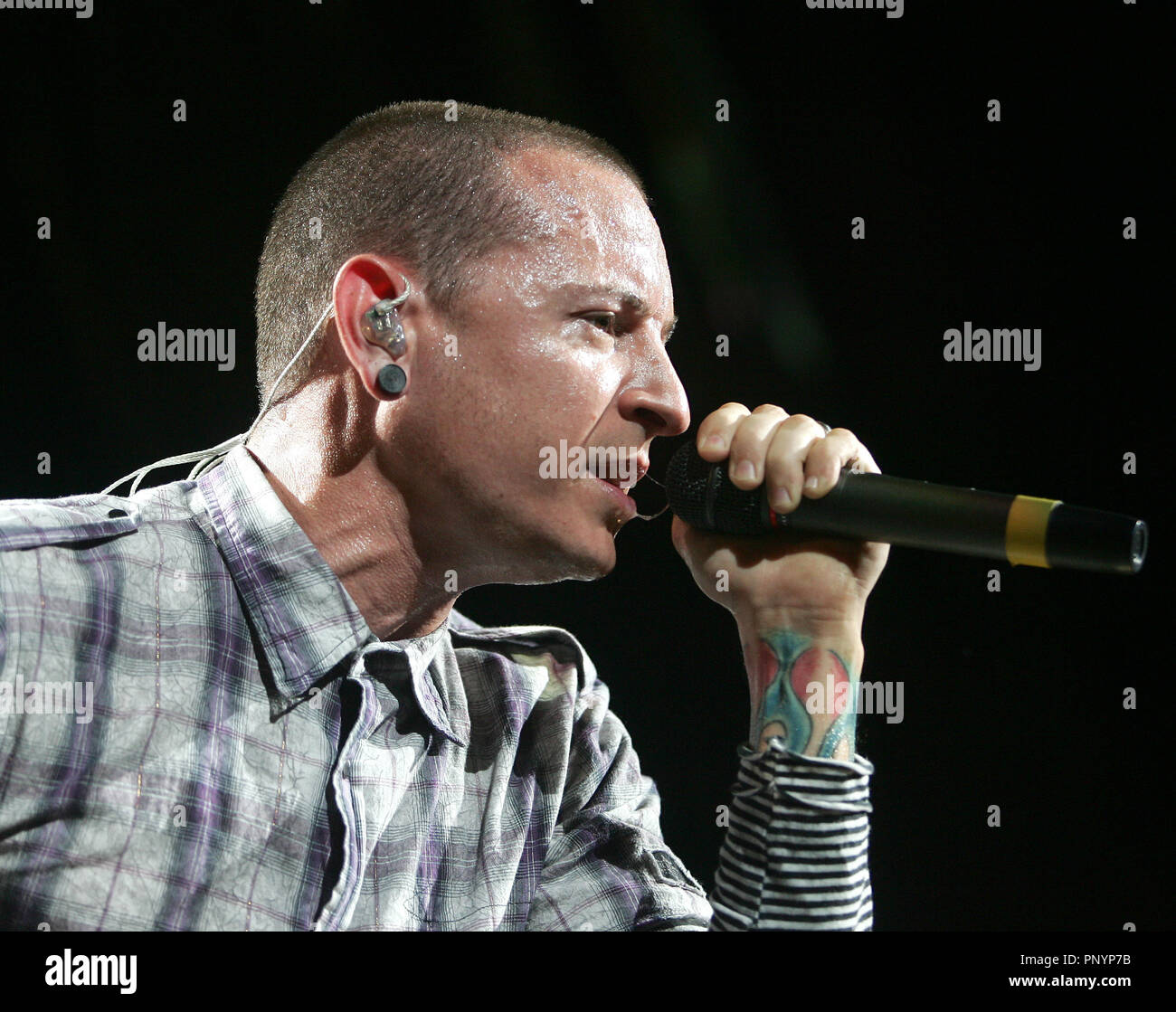 Chester bennington hi-res stock photography and images - Alamy