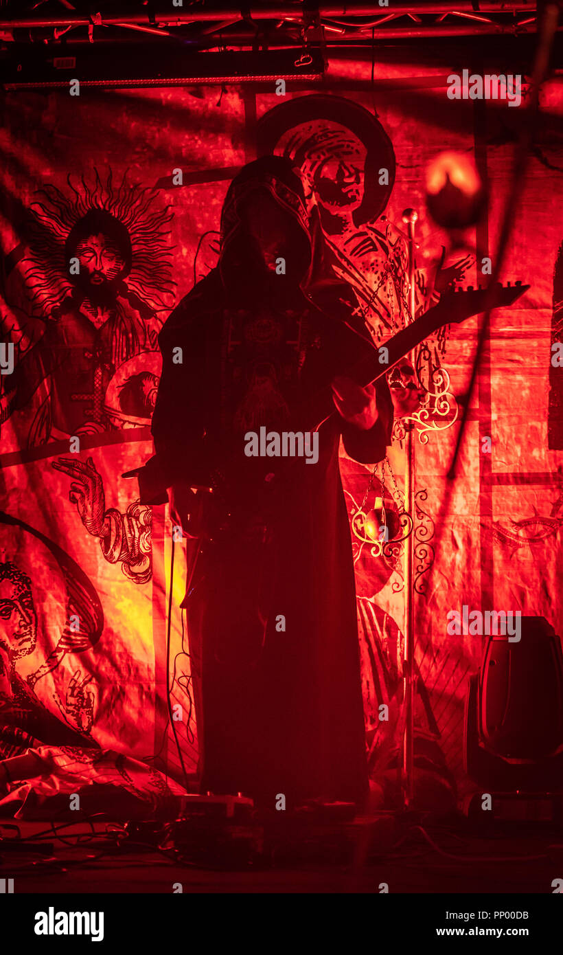 Black priest vestments hi-res stock photography and images - Alamy