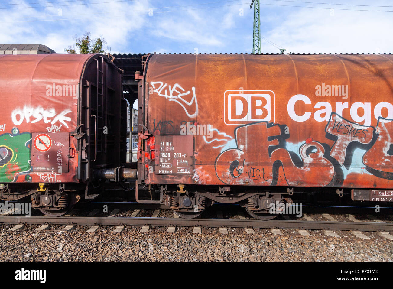 Shipping container graffiti hi-res stock photography and images - Alamy
