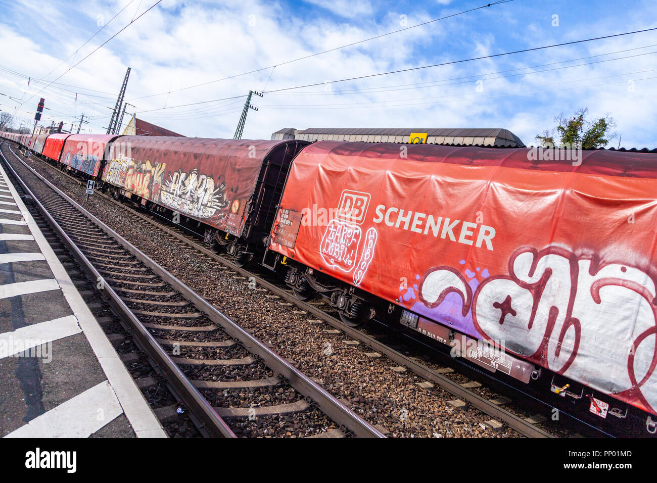Shipping container graffiti hi-res stock photography and images - Alamy