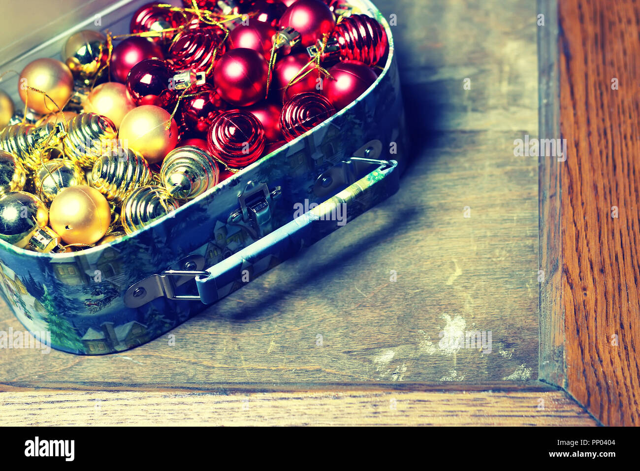 small red ball in a box Stock Photo - Alamy