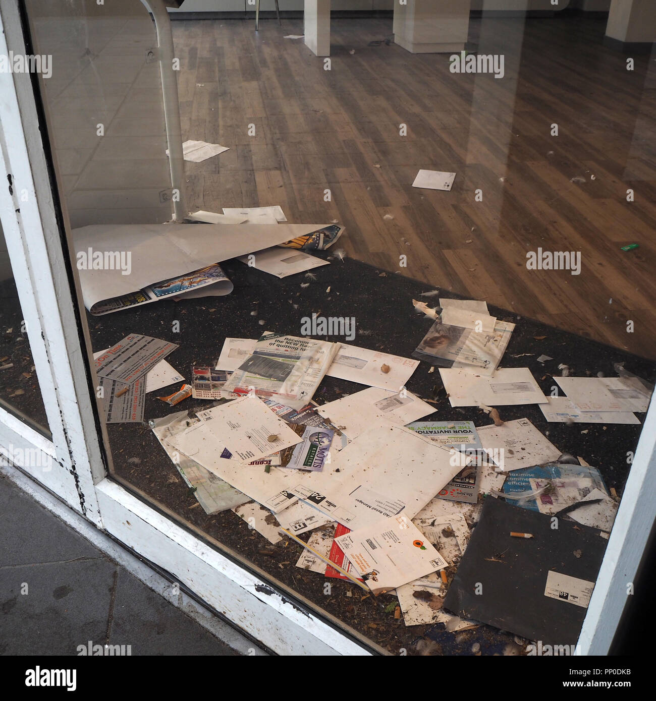 vacant property with unopened mail at doorstep Stock Photo - Alamy