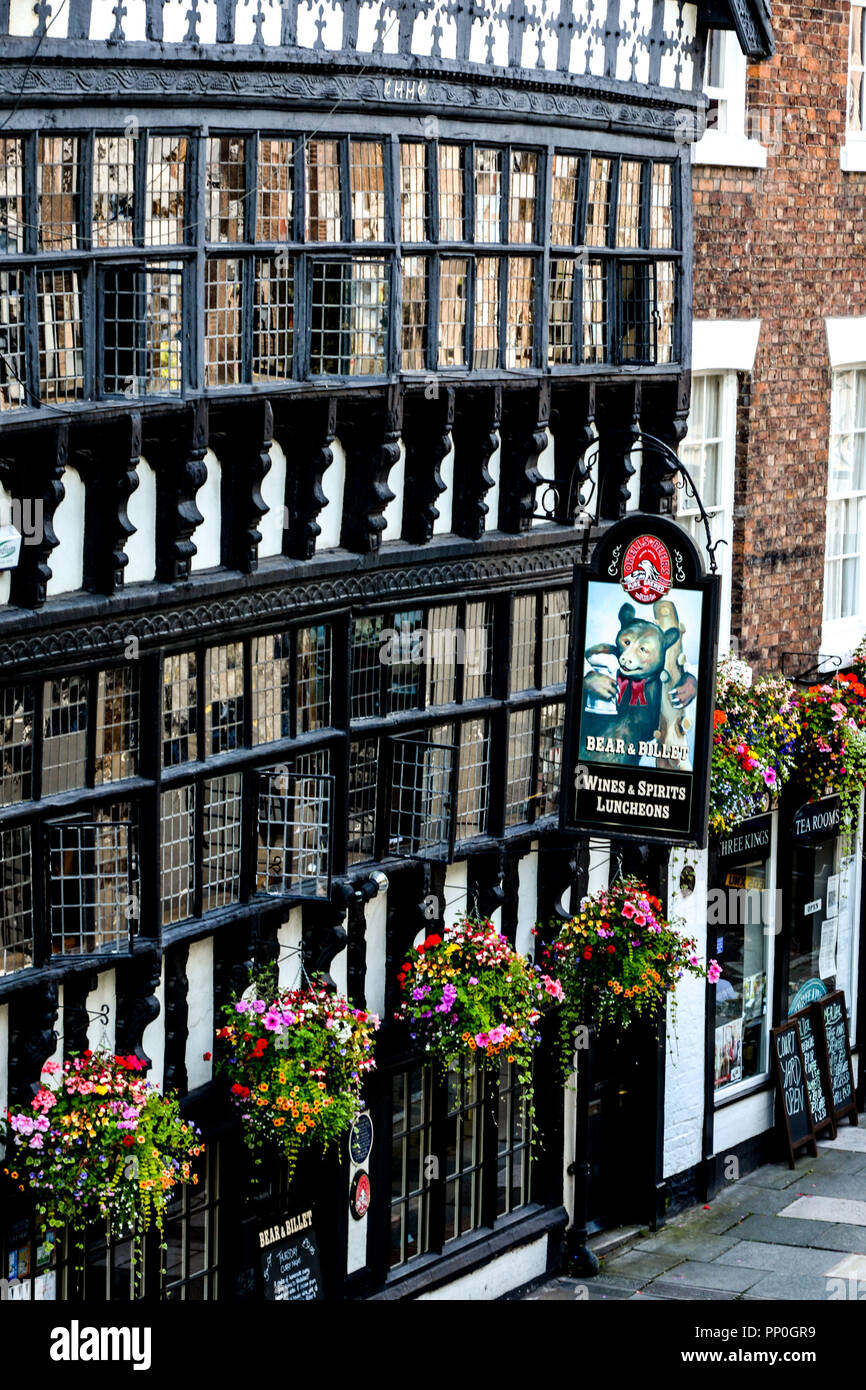 Old english pub hi-res stock photography and images - Alamy