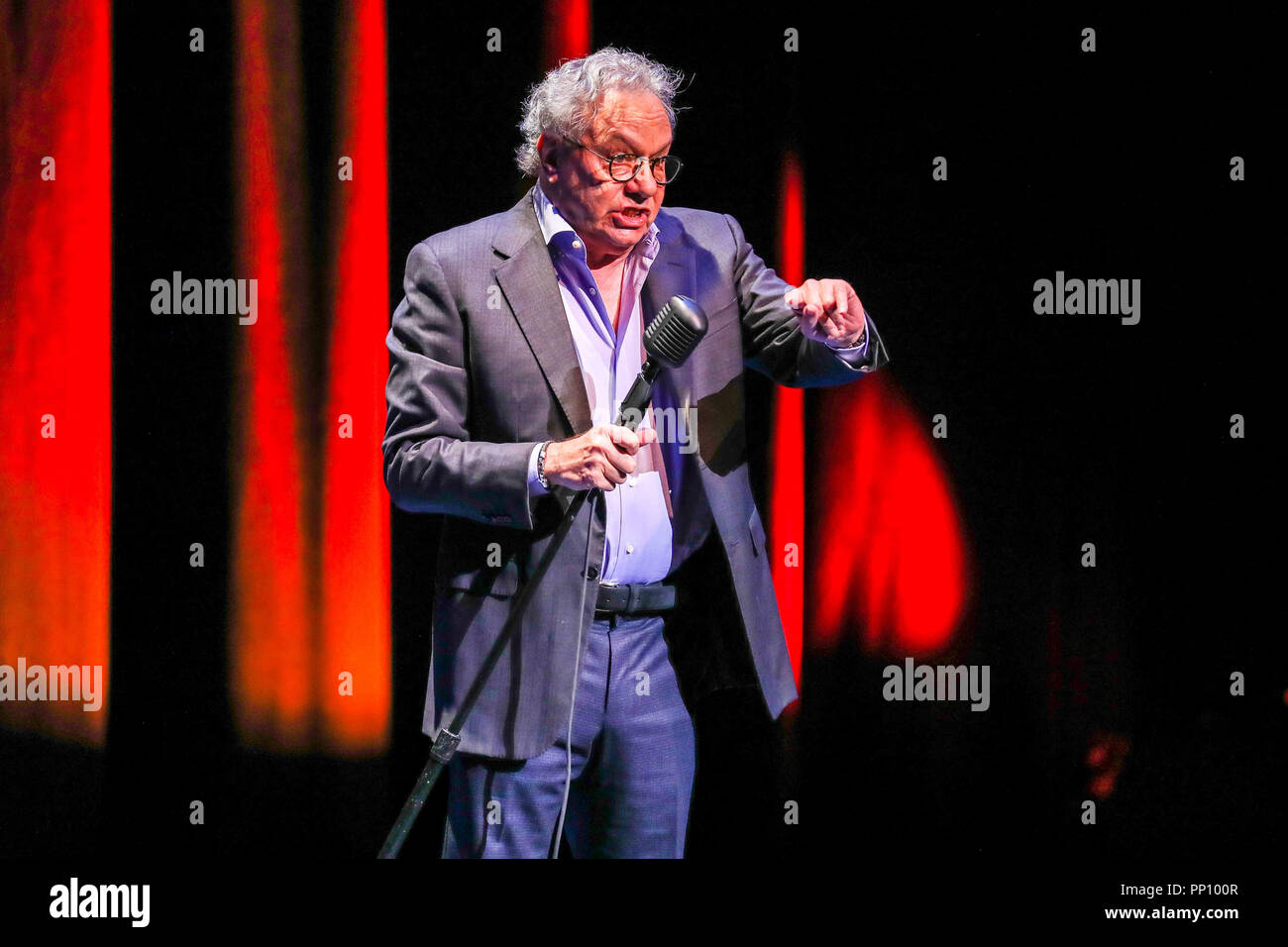 Lewis black comedian hi-res stock photography and images - Alamy