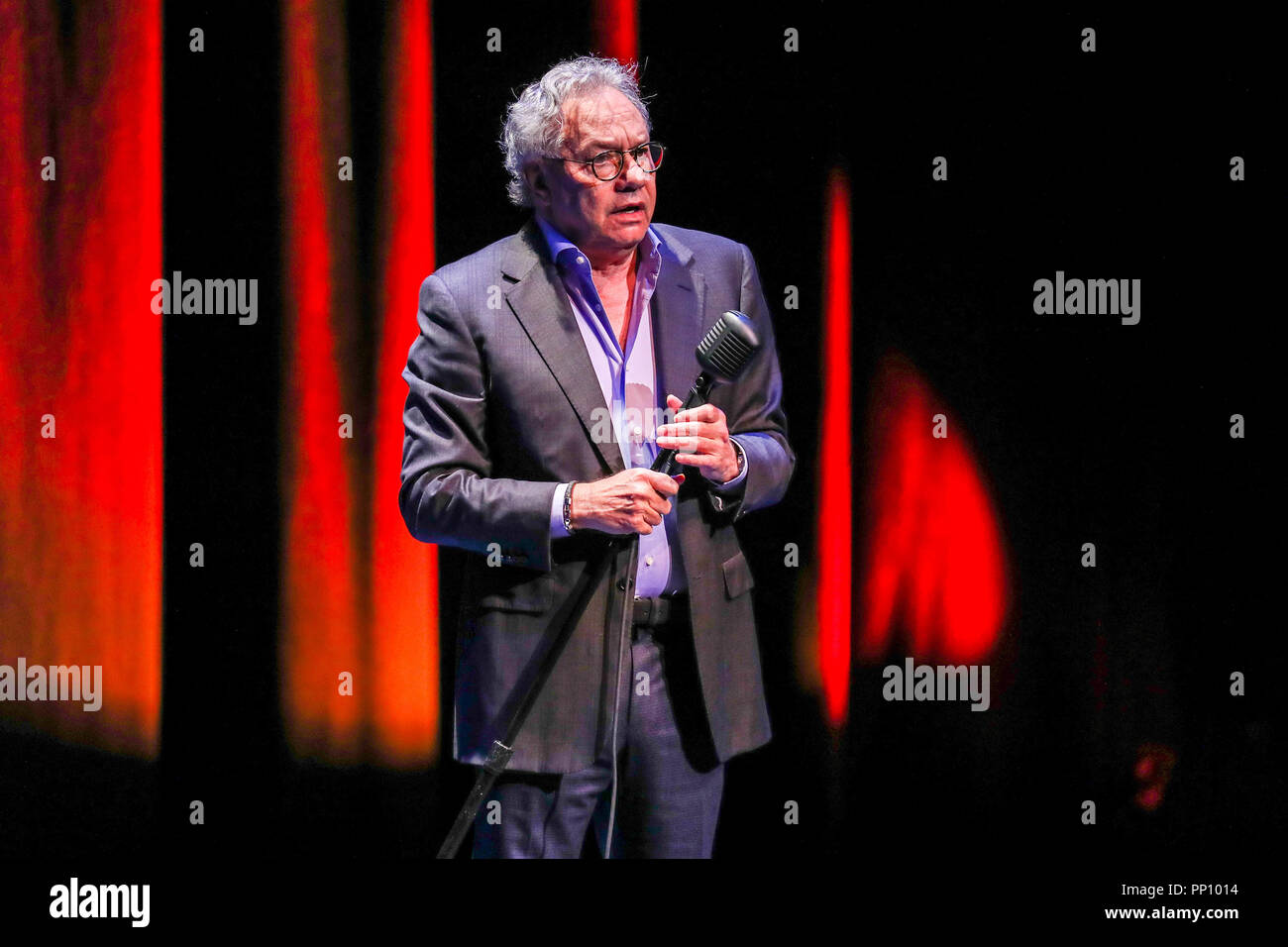 Angry comedian hi-res stock photography and images - Alamy