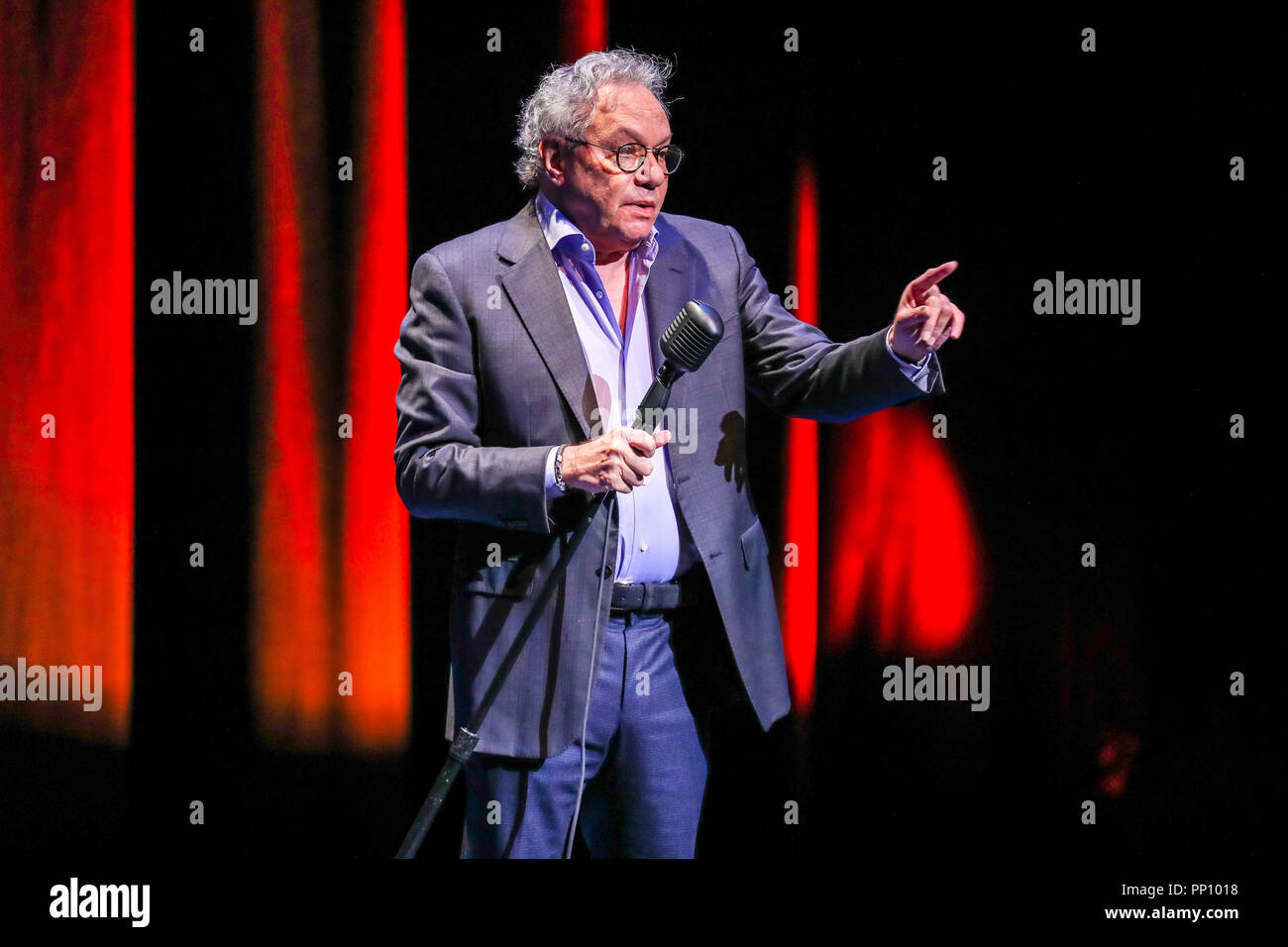 Lewis black comedian hi-res stock photography and images - Alamy