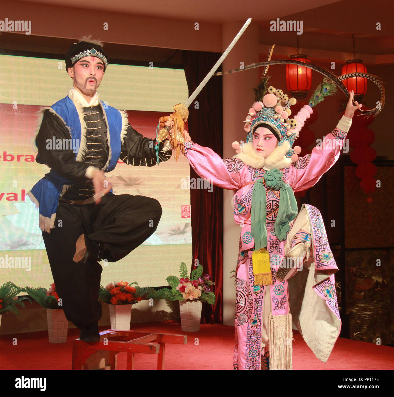 Chinese opera dance hi-res stock photography and images - Alamy