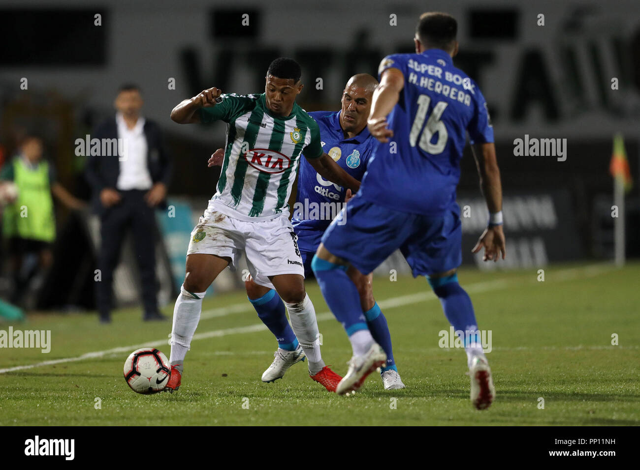 Setubal, Portugal. 22nd Sep, 2018. Hildeberto Pereira of V. Setubal (L ...