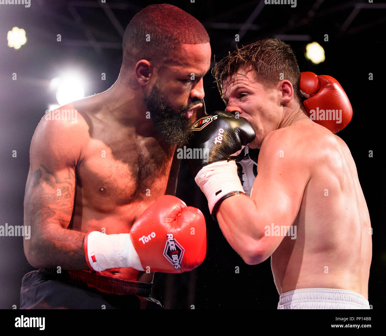 Karlsruhe, Germany. 22nd Sep, 2018. Wilson Mendes (l./Team Bulldog Gym ...