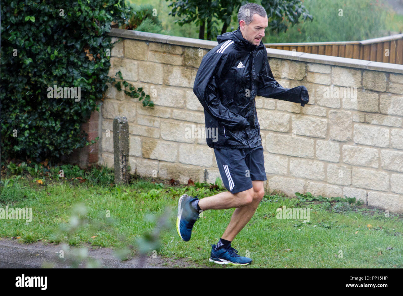 Running in bad weather hi-res stock photography and images - Alamy