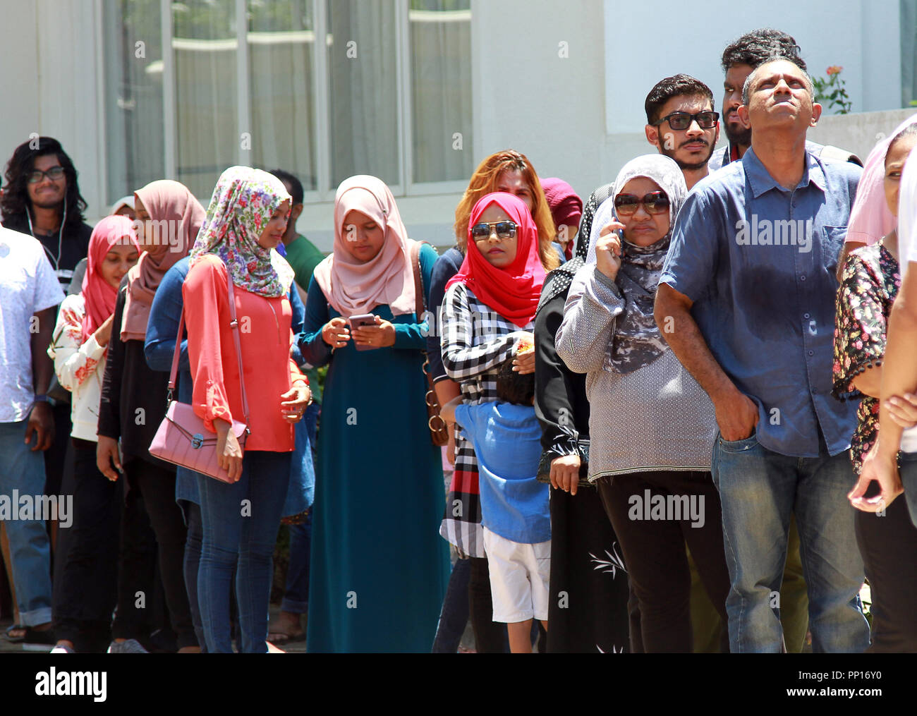 Sri lanka queue hi-res stock photography and images - Alamy
