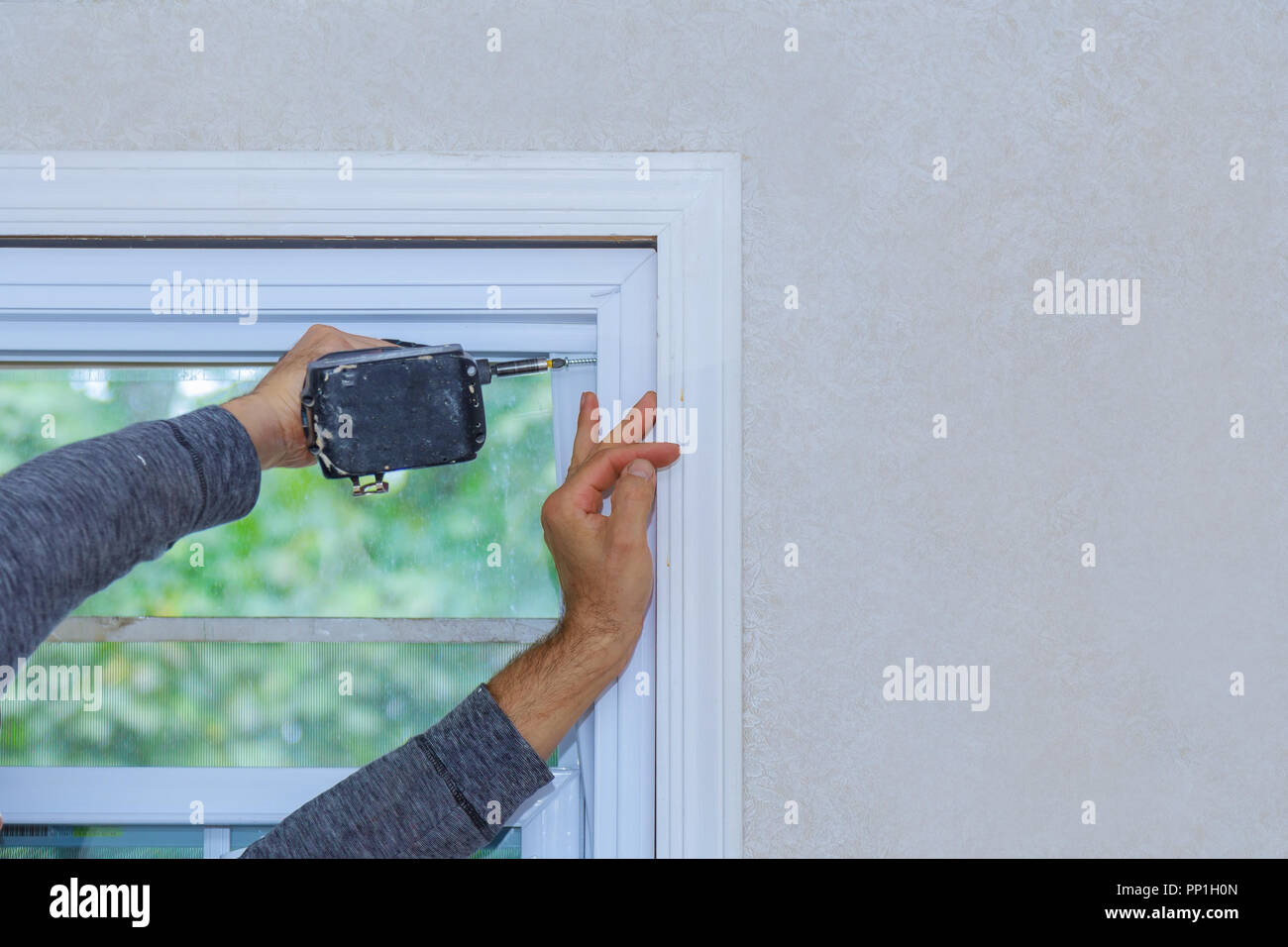 Construction worker installing window in a new house Stock Photo - Alamy