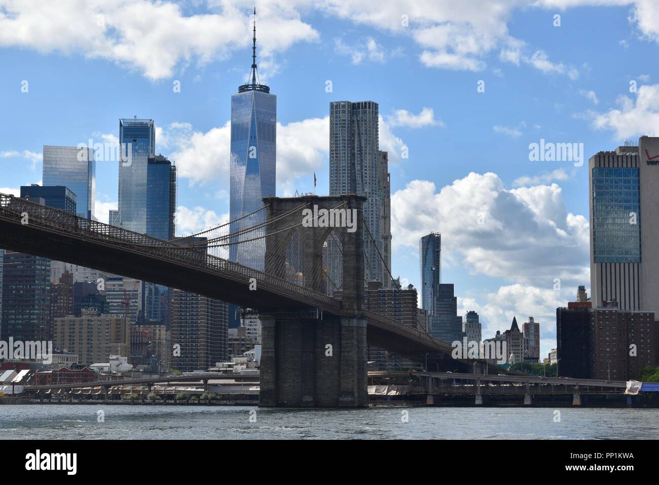 The iconic Brooklyn Bridge spanning the East River between Lower ...