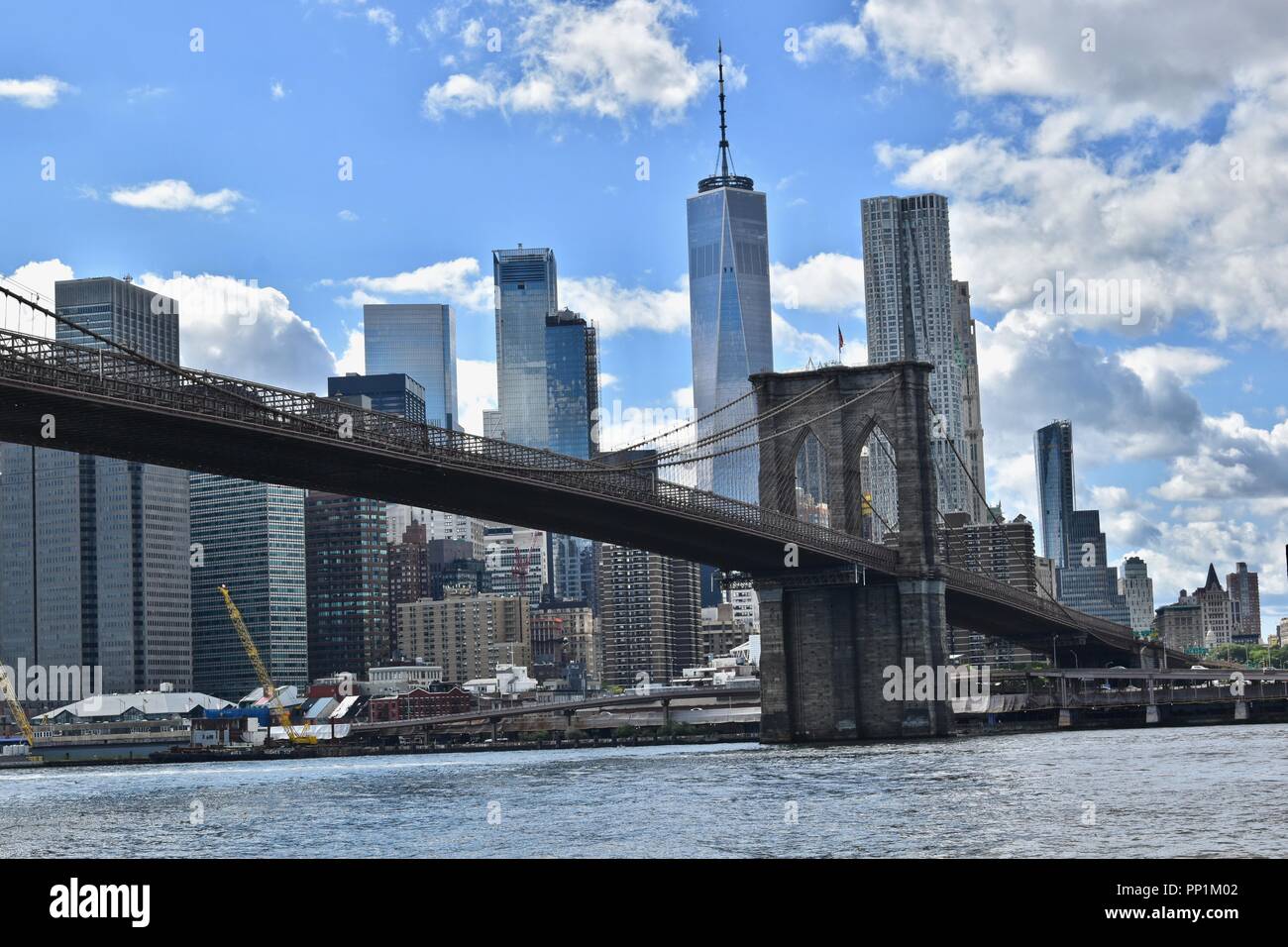 The iconic Brooklyn Bridge spanning the East River between Lower ...