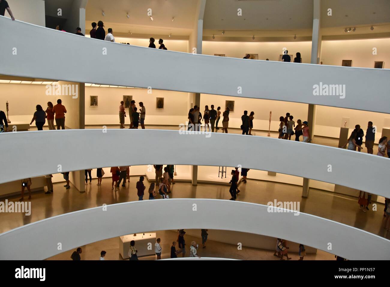 Guggenheim spiral atrium architecture hi-res stock photography and ...
