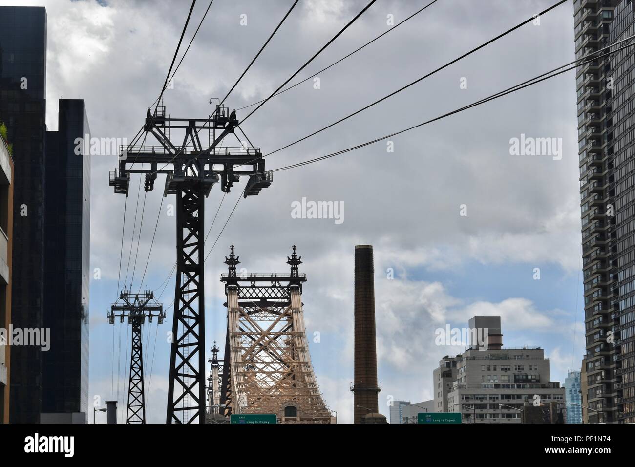 The famous Roosevelt Island Aerial Tramway between Manhattan and ...