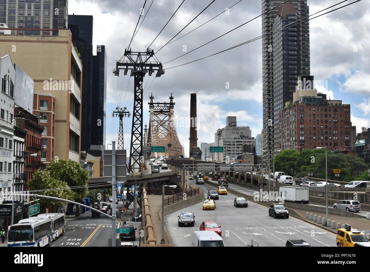 The famous Roosevelt Island Aerial Tramway between Manhattan and ...