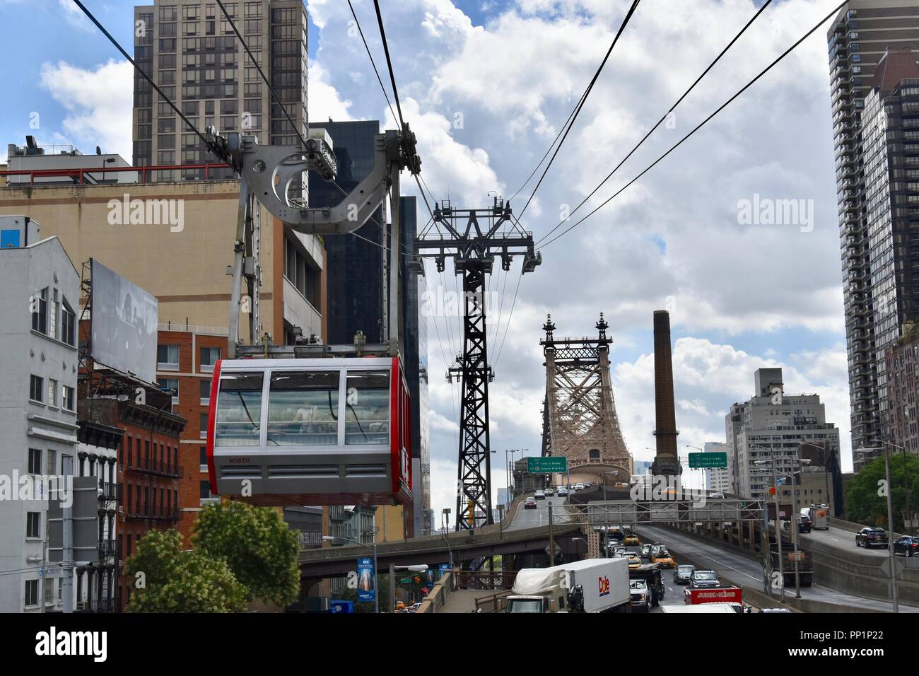 The famous Roosevelt Island Aerial Tramway between Manhattan and ...