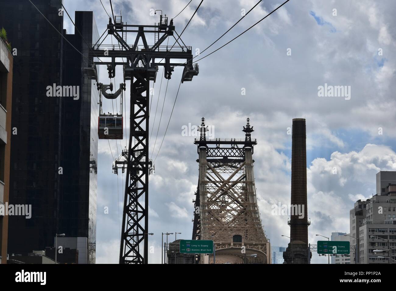 The famous Roosevelt Island Aerial Tramway between Manhattan and ...