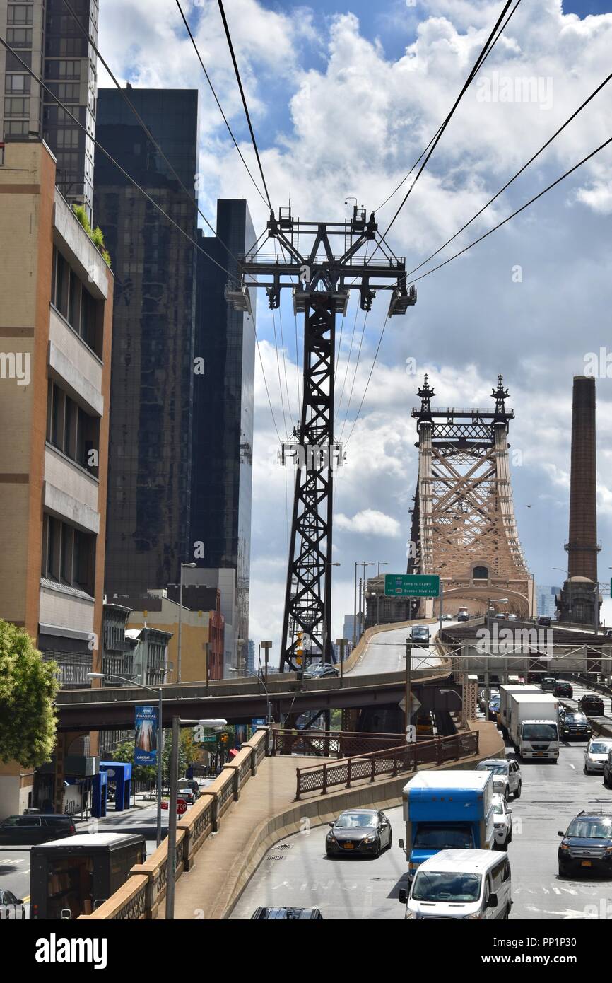 The famous Roosevelt Island Aerial Tramway between Manhattan and ...