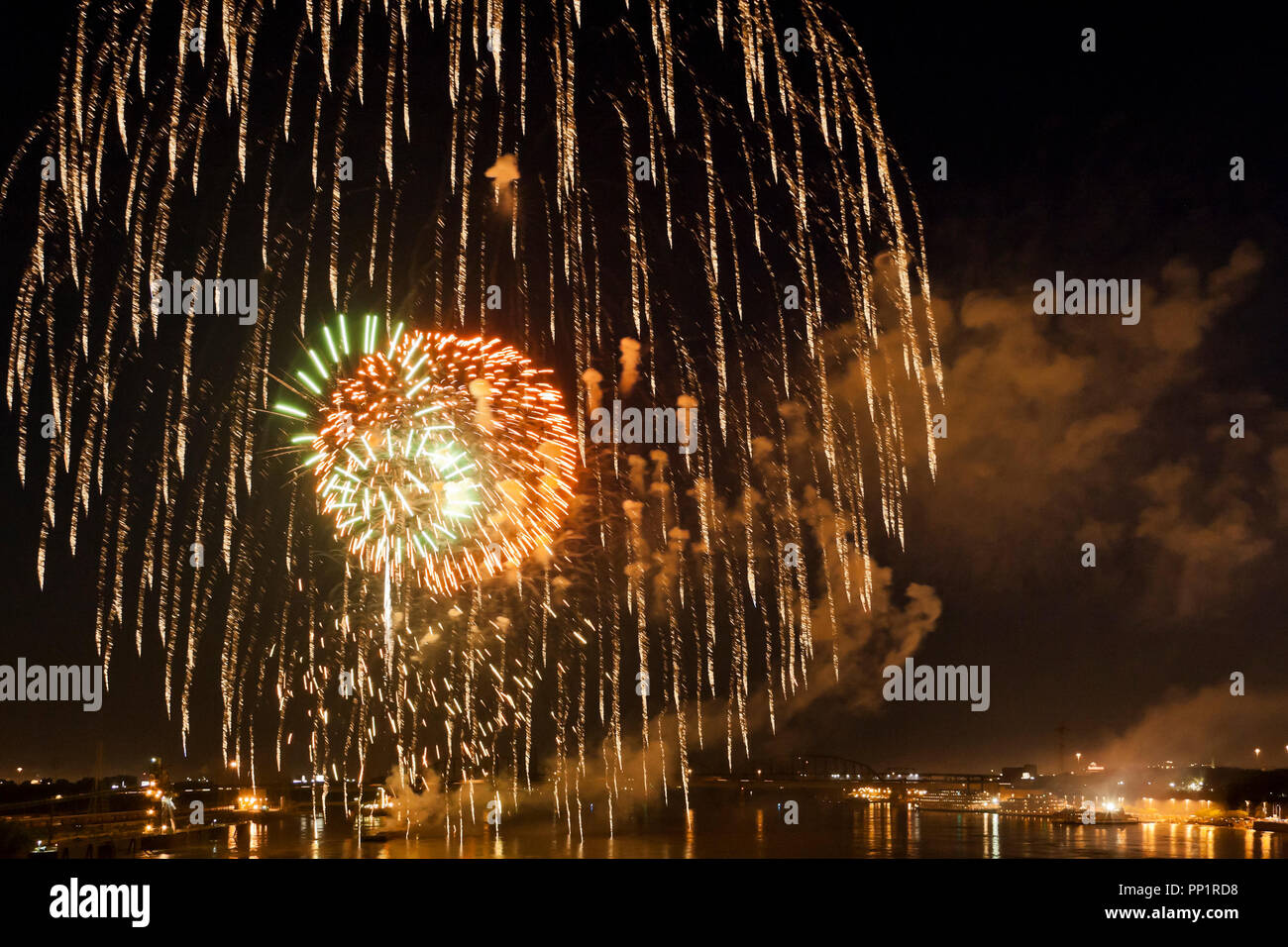 Spray fireworks hi-res stock photography and images - Alamy