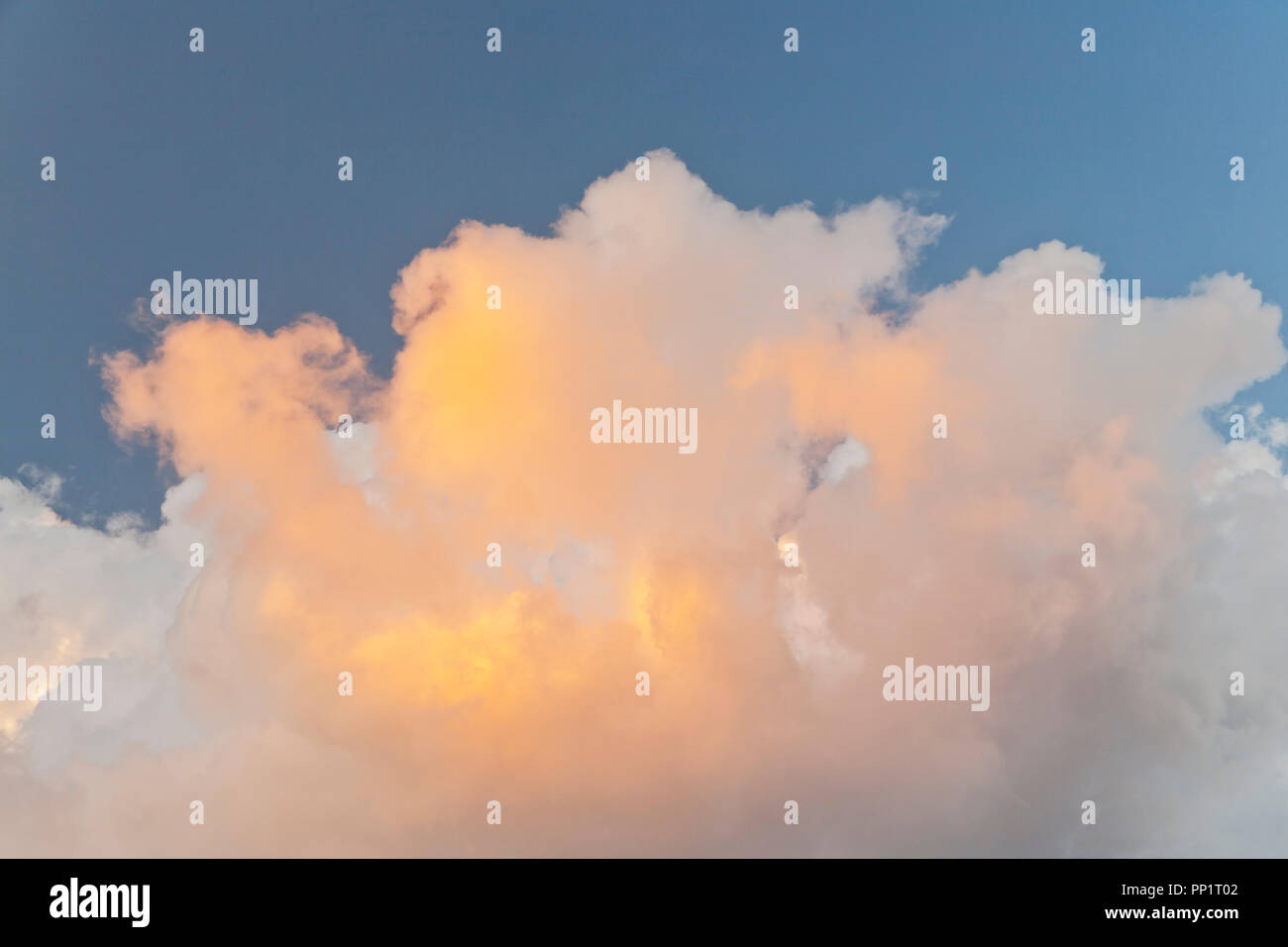 Red cumulonimbus cloud hi-res stock photography and images - Alamy