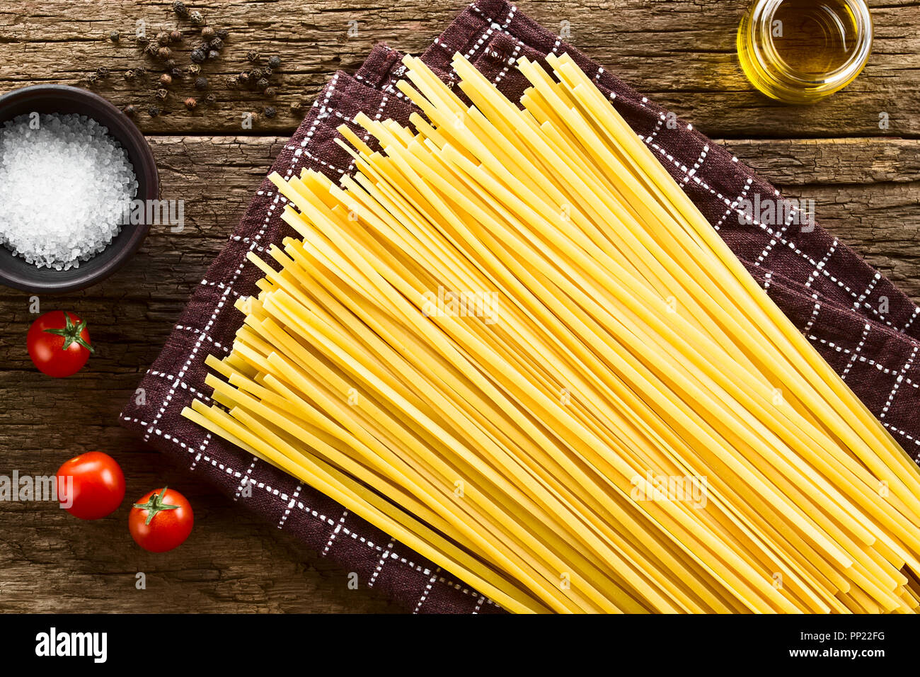 Tomato strand hi-res stock photography and images - Alamy