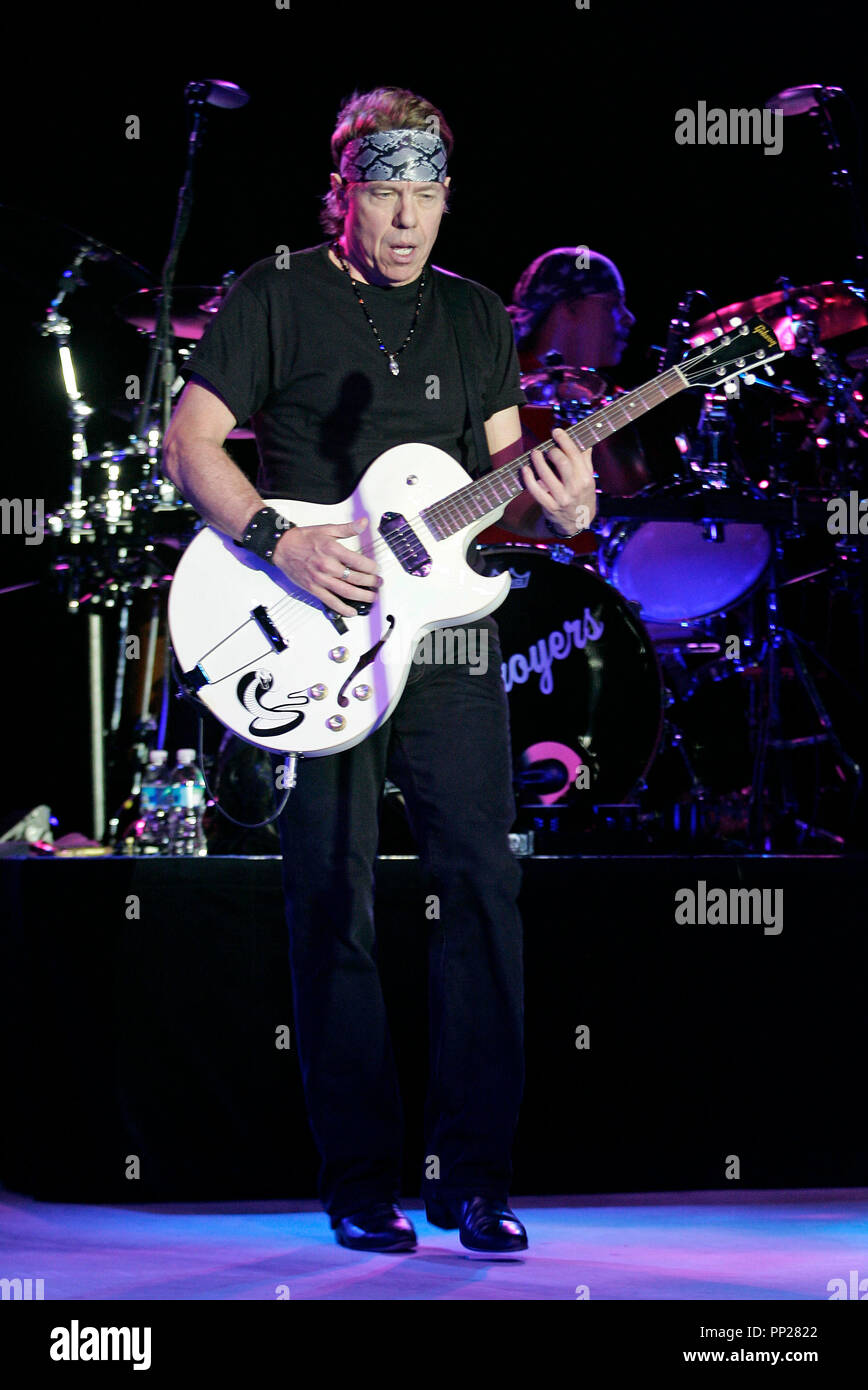 George thorogood and the destroyers hi-res stock photography and images ...