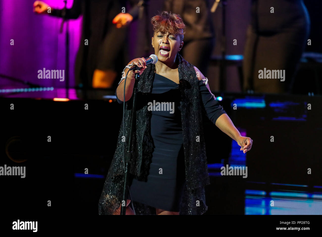 Anita baker concert hi-res stock photography and images - Alamy