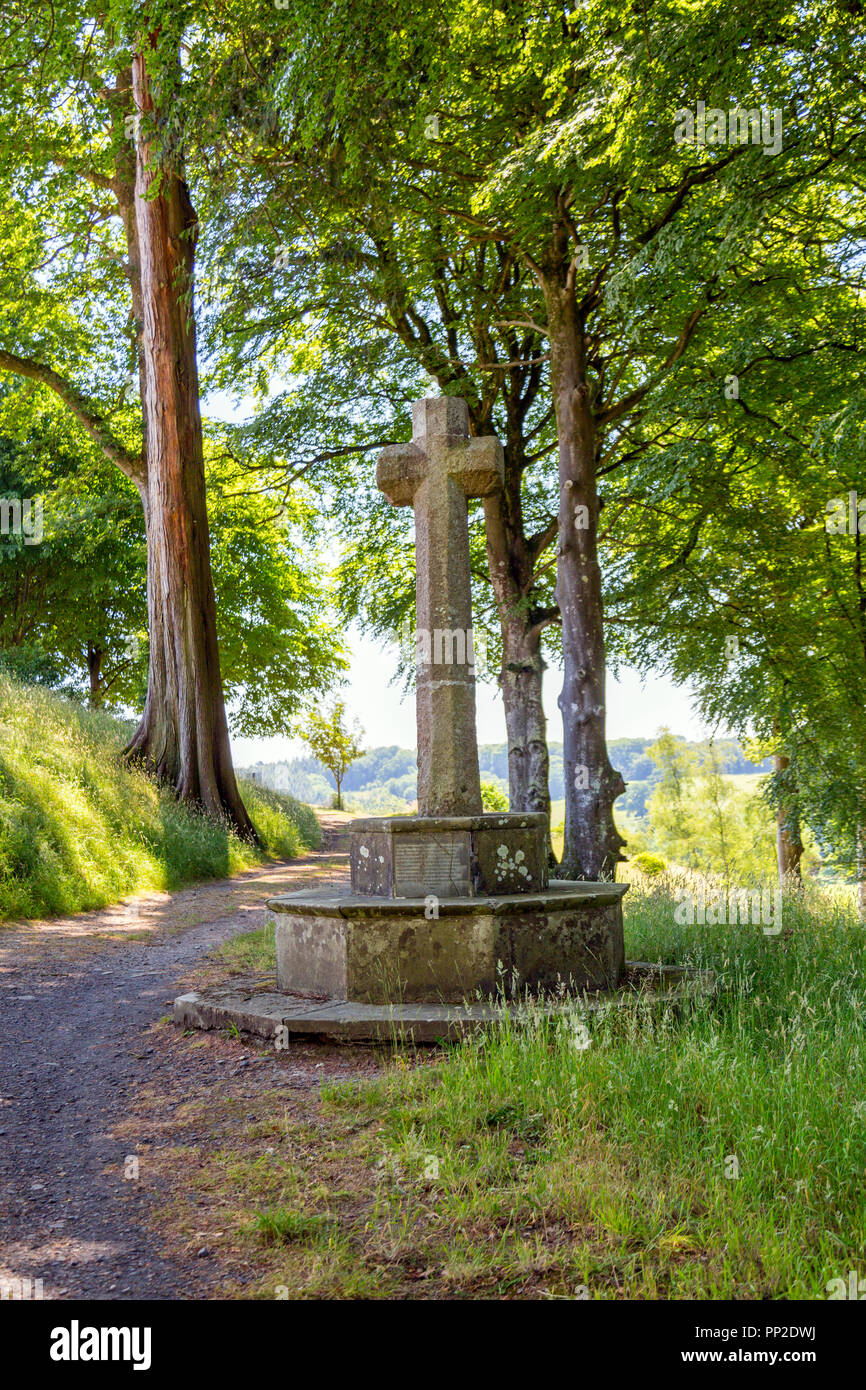 Footpath by the side of the castle hi-res stock photography and images ...
