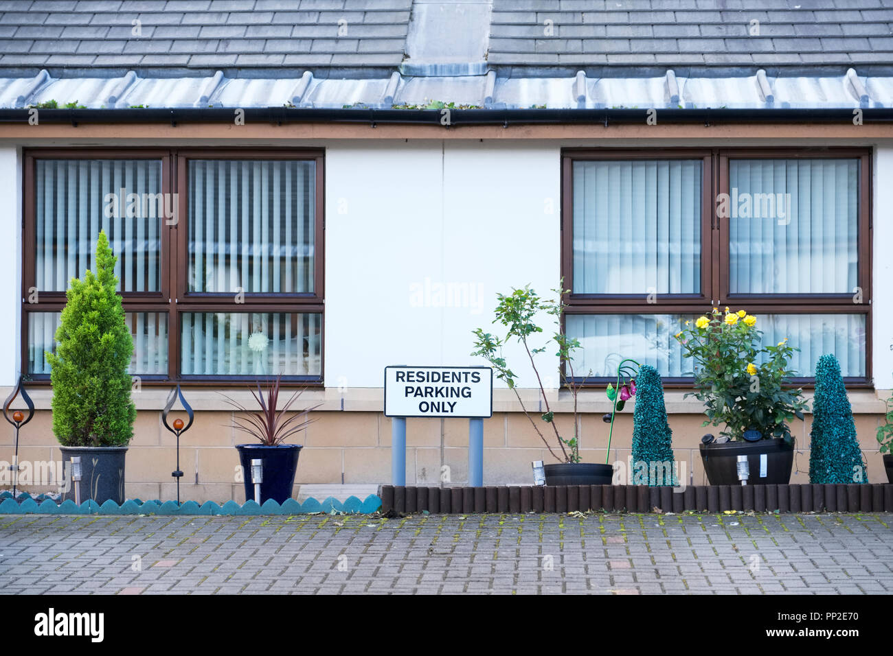 Car parking space outside house hi-res stock photography and images - Alamy