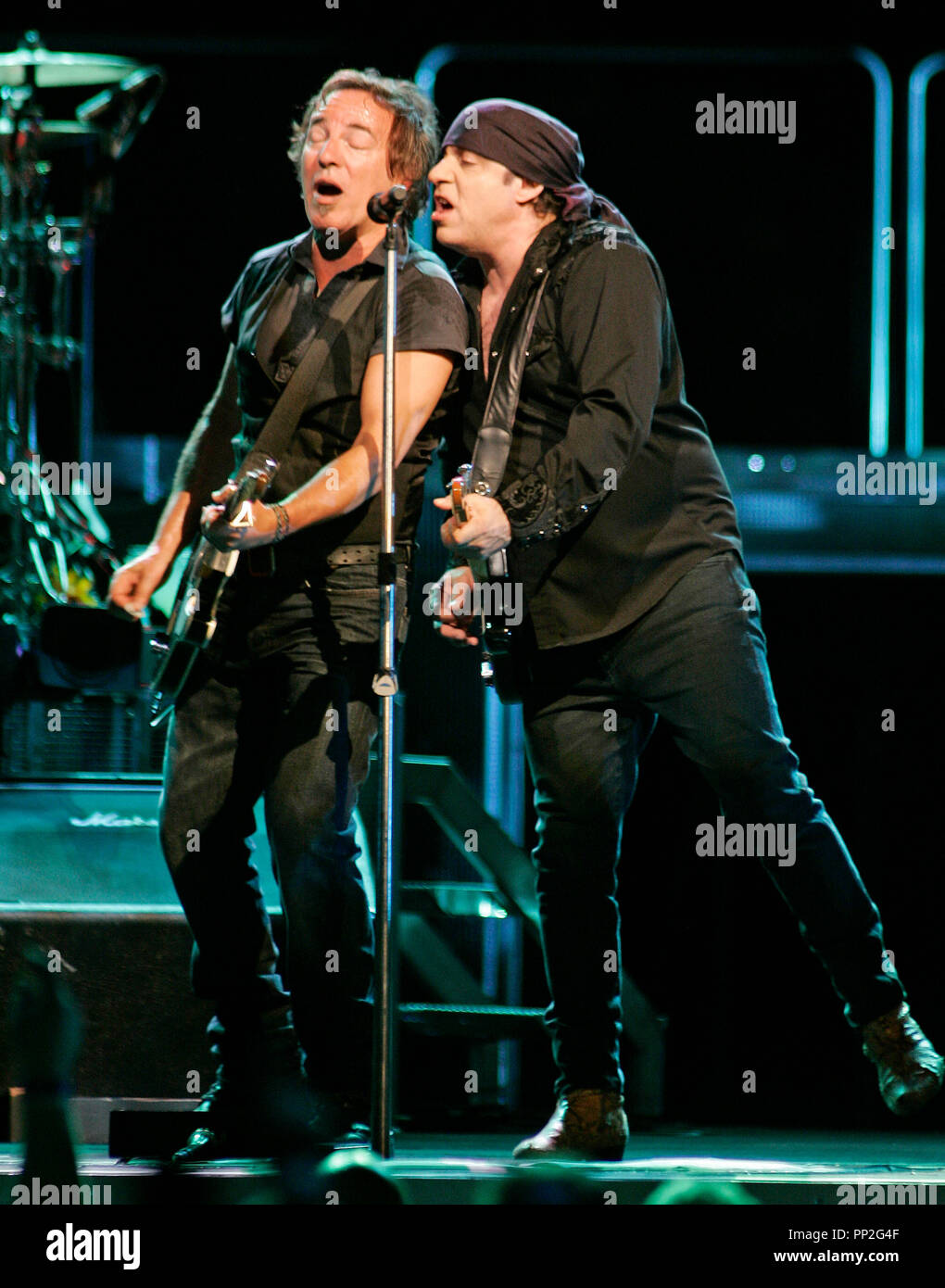 Little steven bruce springsteen hi-res stock photography and images - Alamy