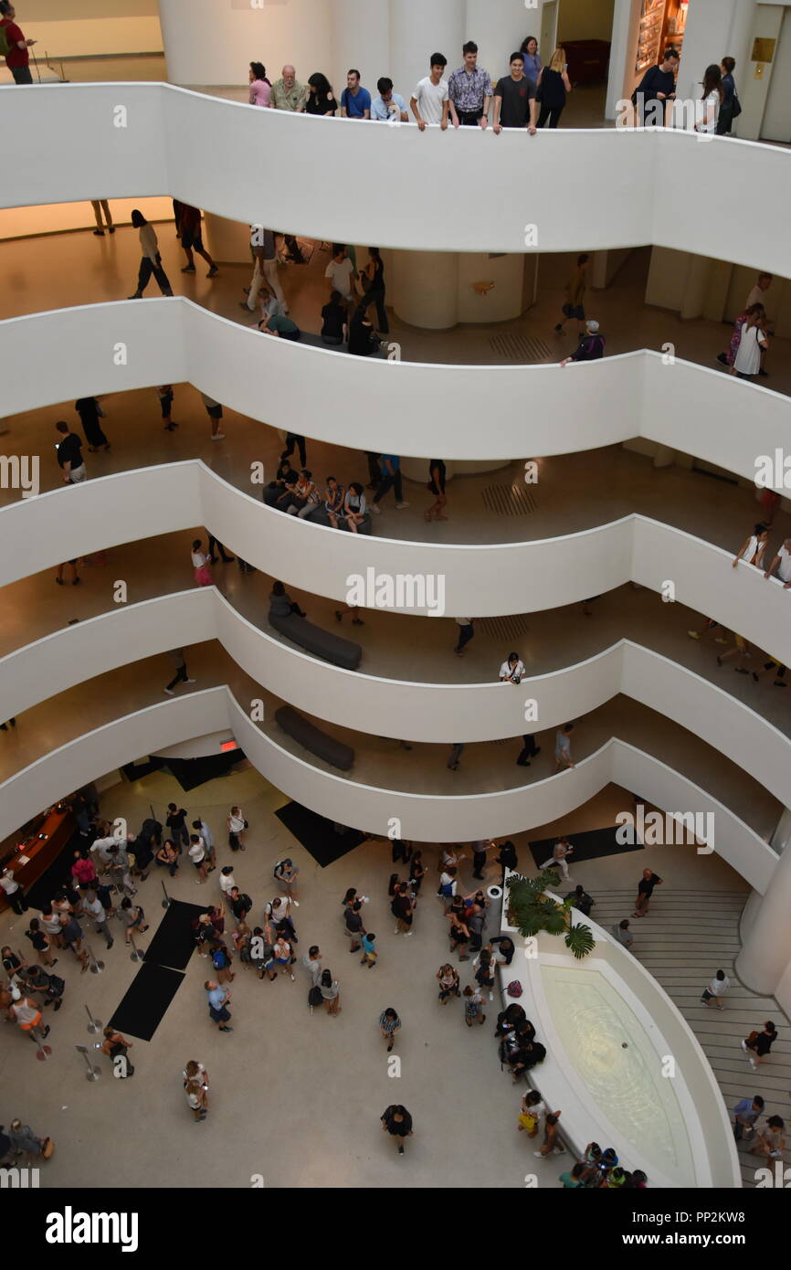 Guggenheim spiral atrium architecture hi-res stock photography and ...