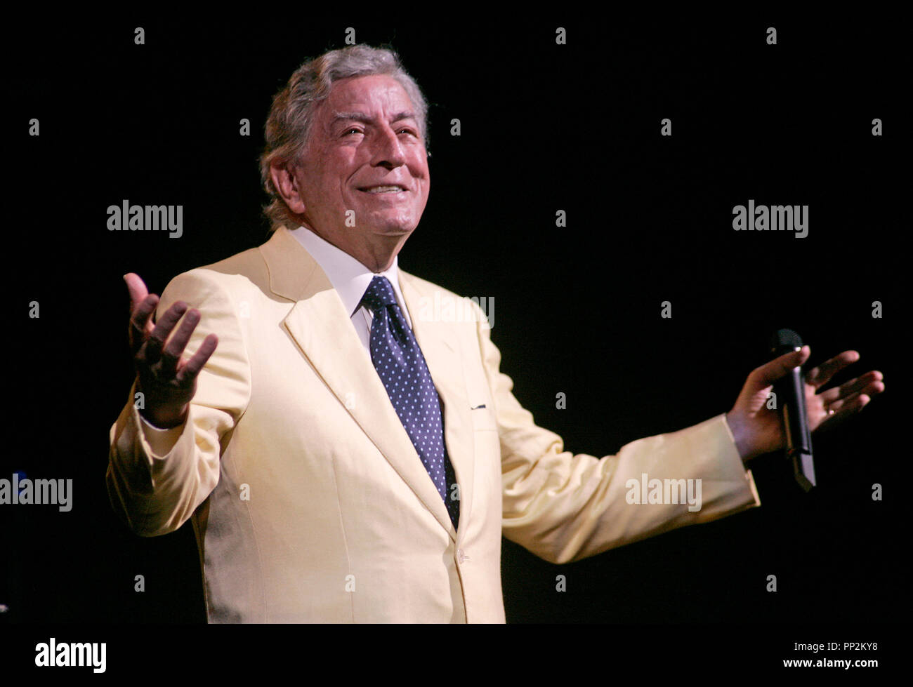 Tony bennett hi-res stock photography and images - Alamy