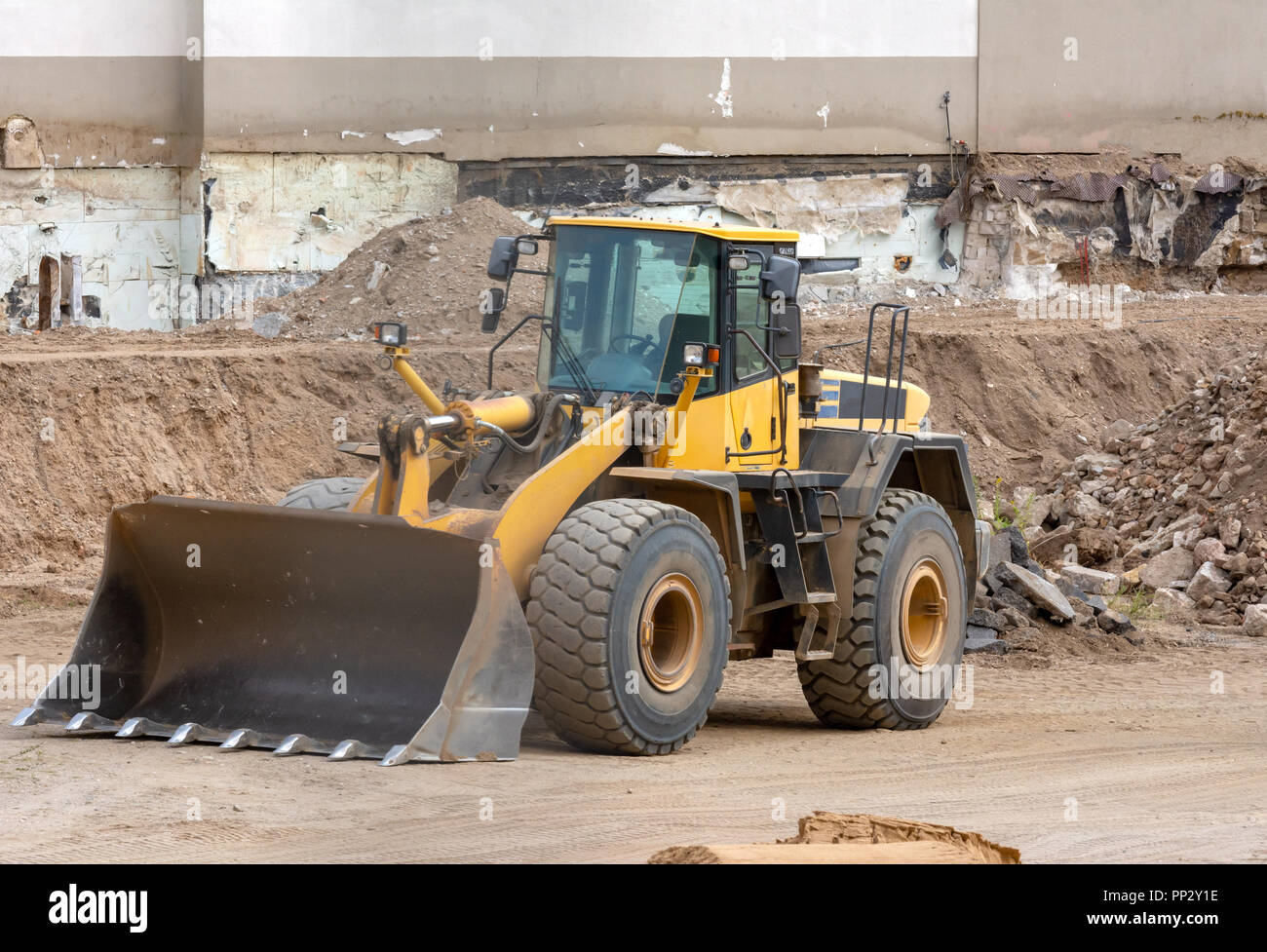 Hydraulic earth mover bucket hi-res stock photography and images - Alamy