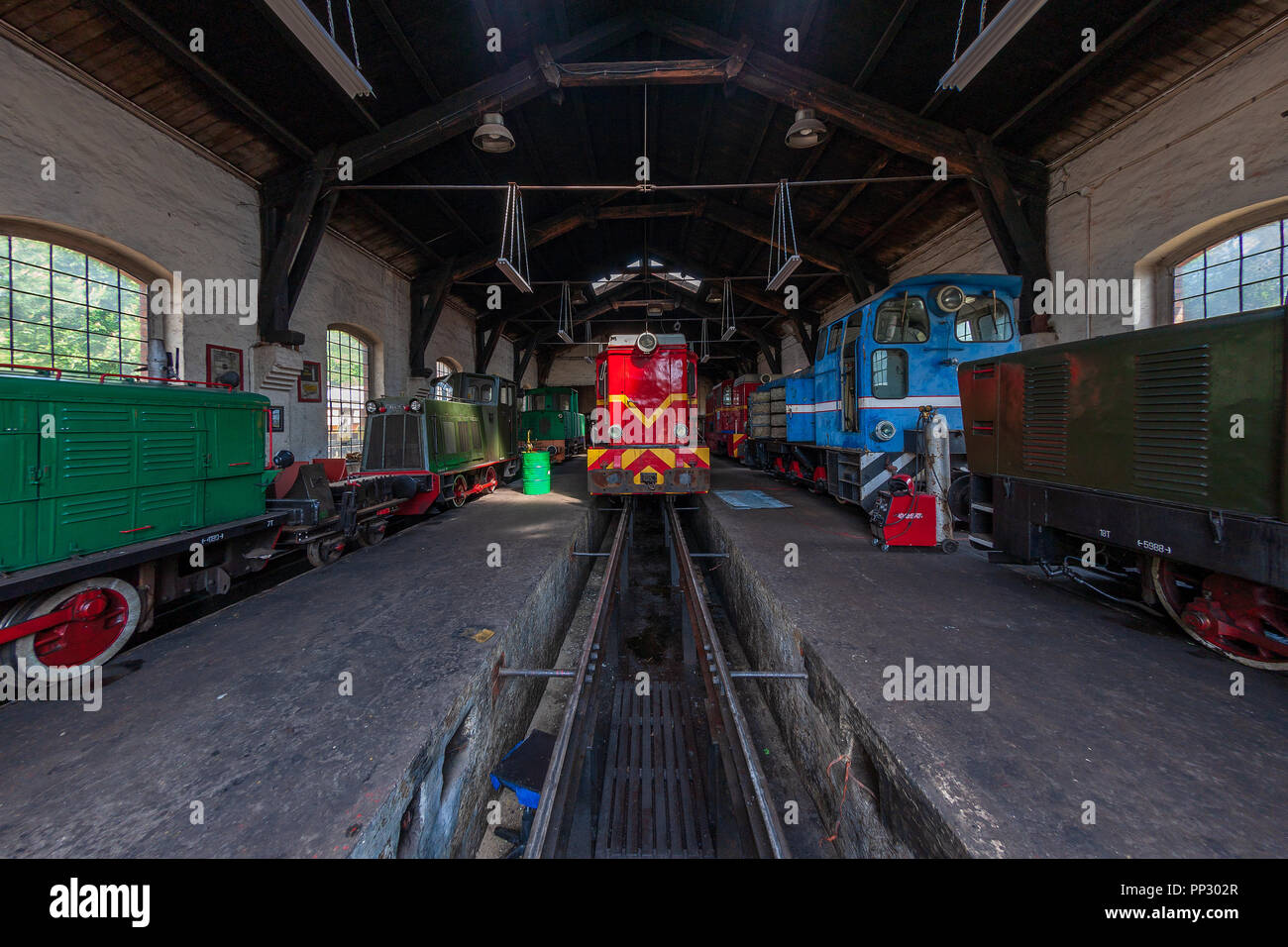 Railroad workshop hi-res stock photography and images - Alamy