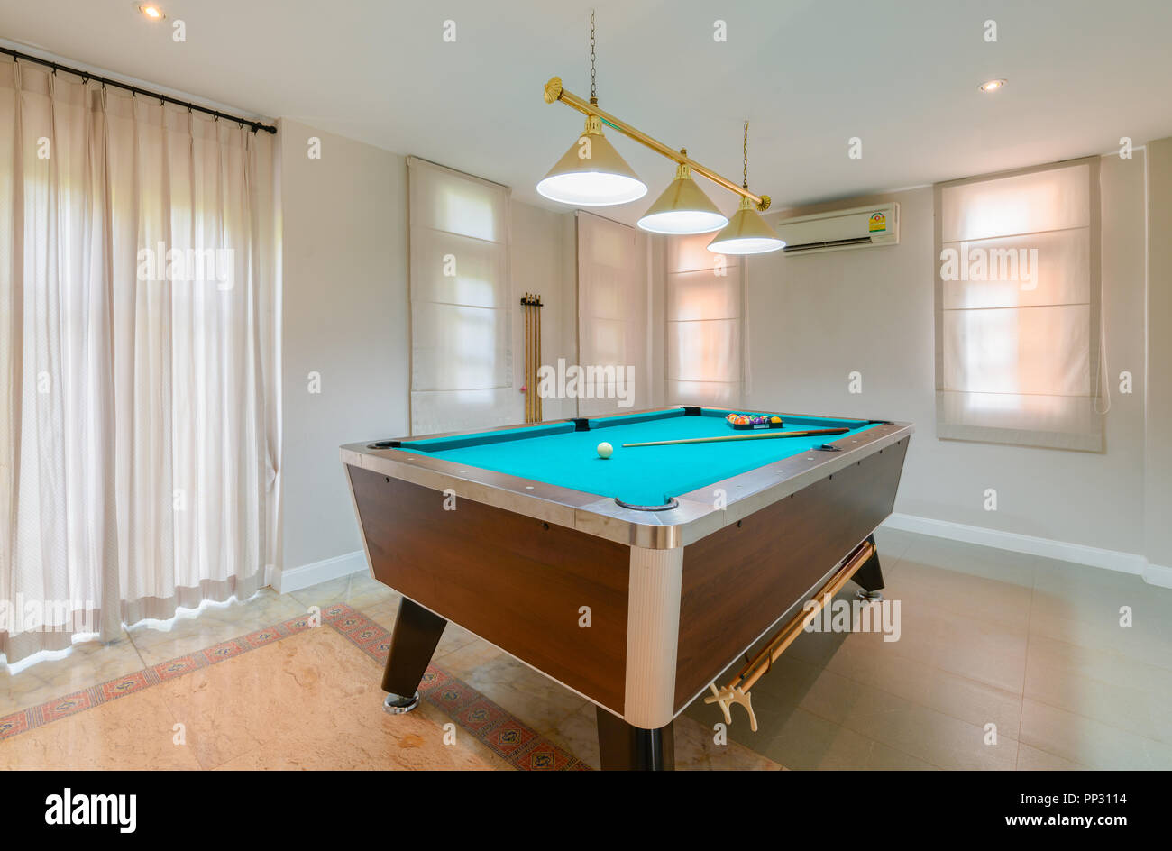 Interior games room snooker table hi-res stock photography and images ...