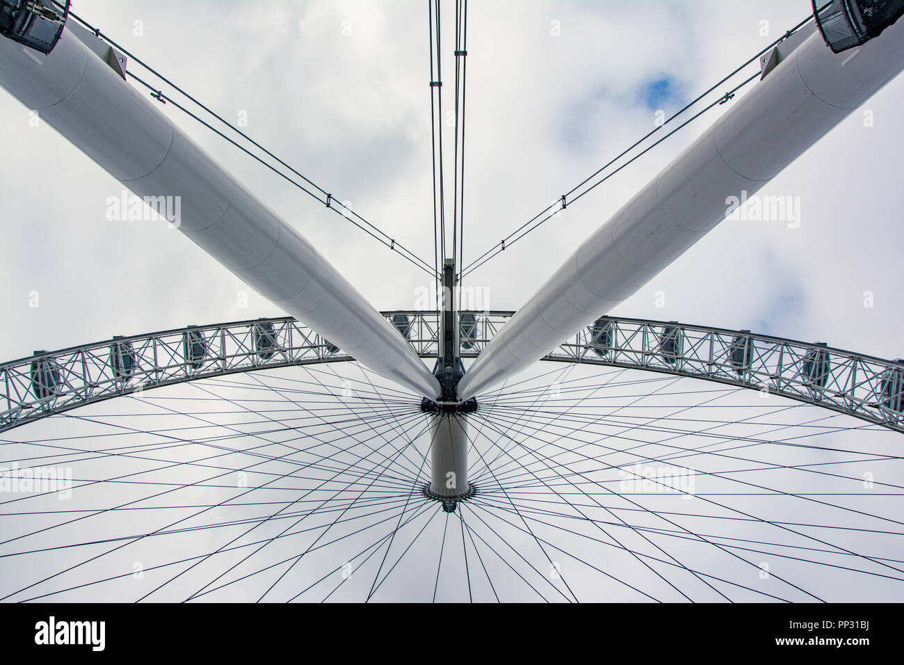 London, UK. october 2013: Bottom view of the London Eye Stock Photo - Alamy