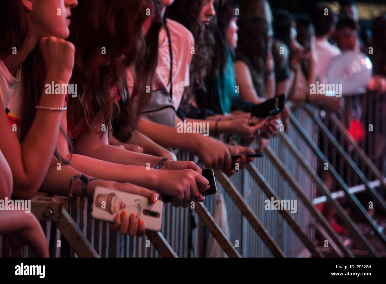 Crowd waiting concert hi-res stock photography and images - Alamy