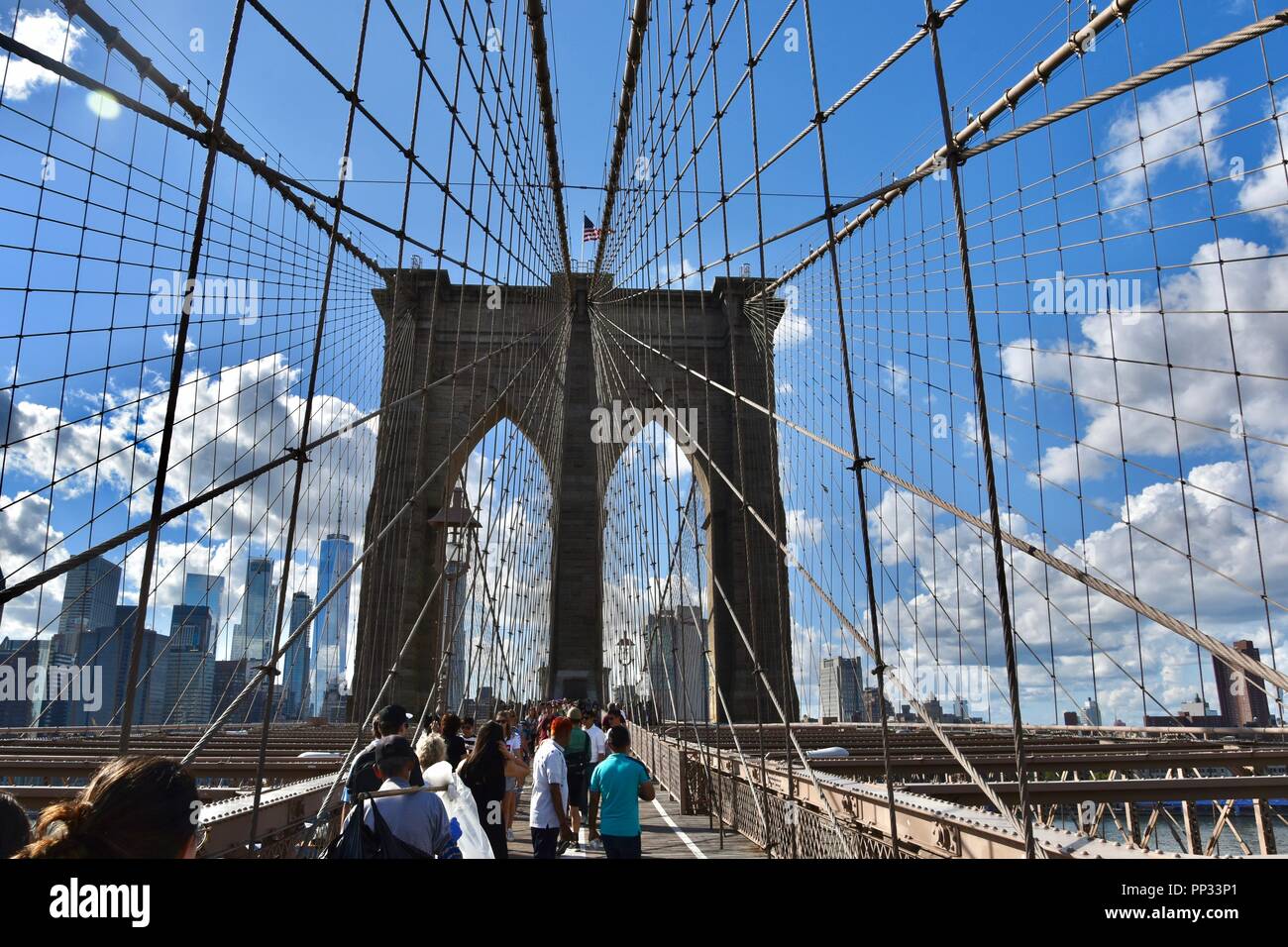 The iconic Brooklyn Bridge spanning the East River between Lower ...