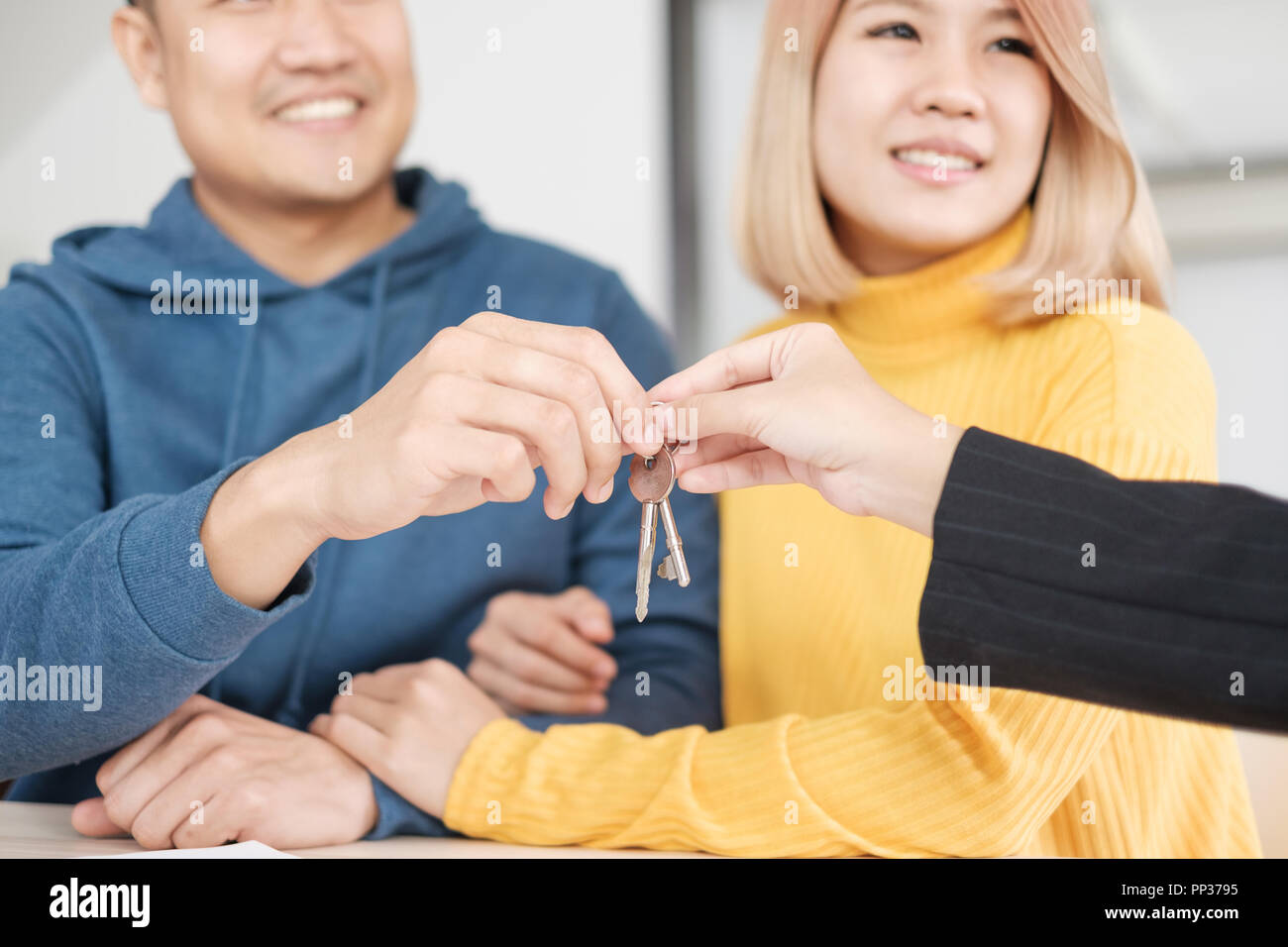 Real estate agent asian family hi-res stock photography and images - Alamy