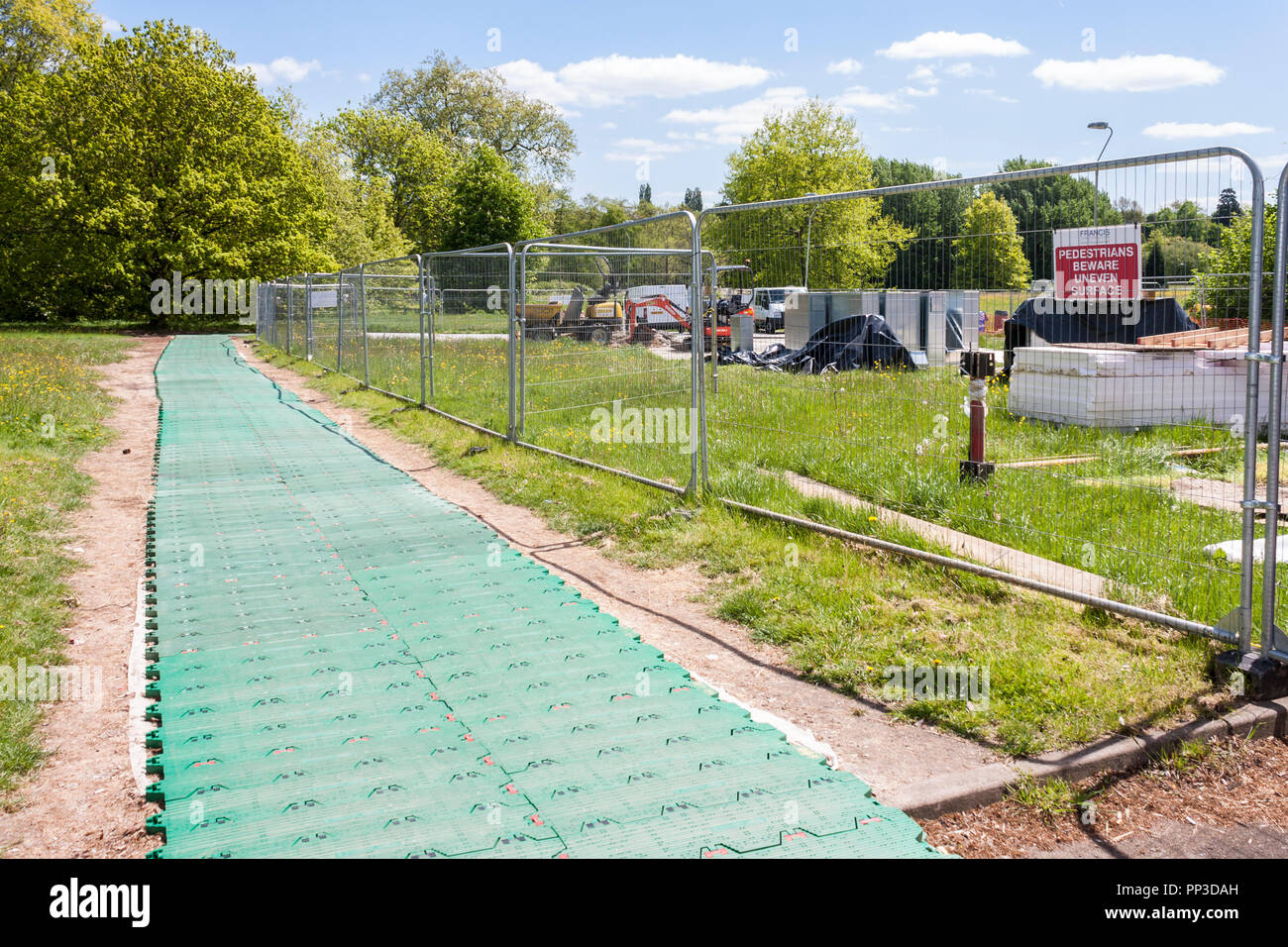 Heras fencing panels hi-res stock photography and images - Alamy