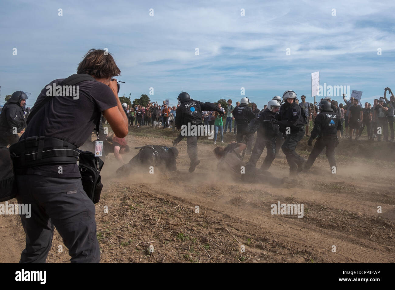 Environmental protest hi-res stock photography and images - Alamy