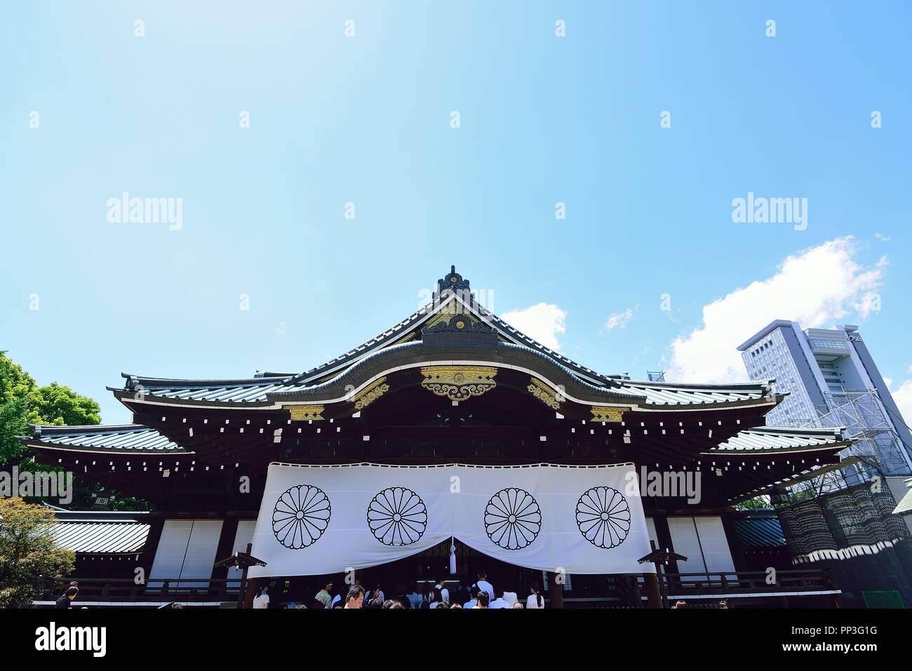 People paying visit at Yasukuni shrine in Tokyo, Japan Stock Photo - Alamy