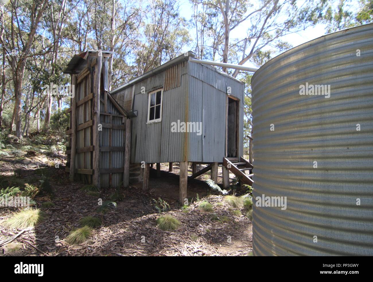 Emergency emergency shelter hi-res stock photography and images - Alamy