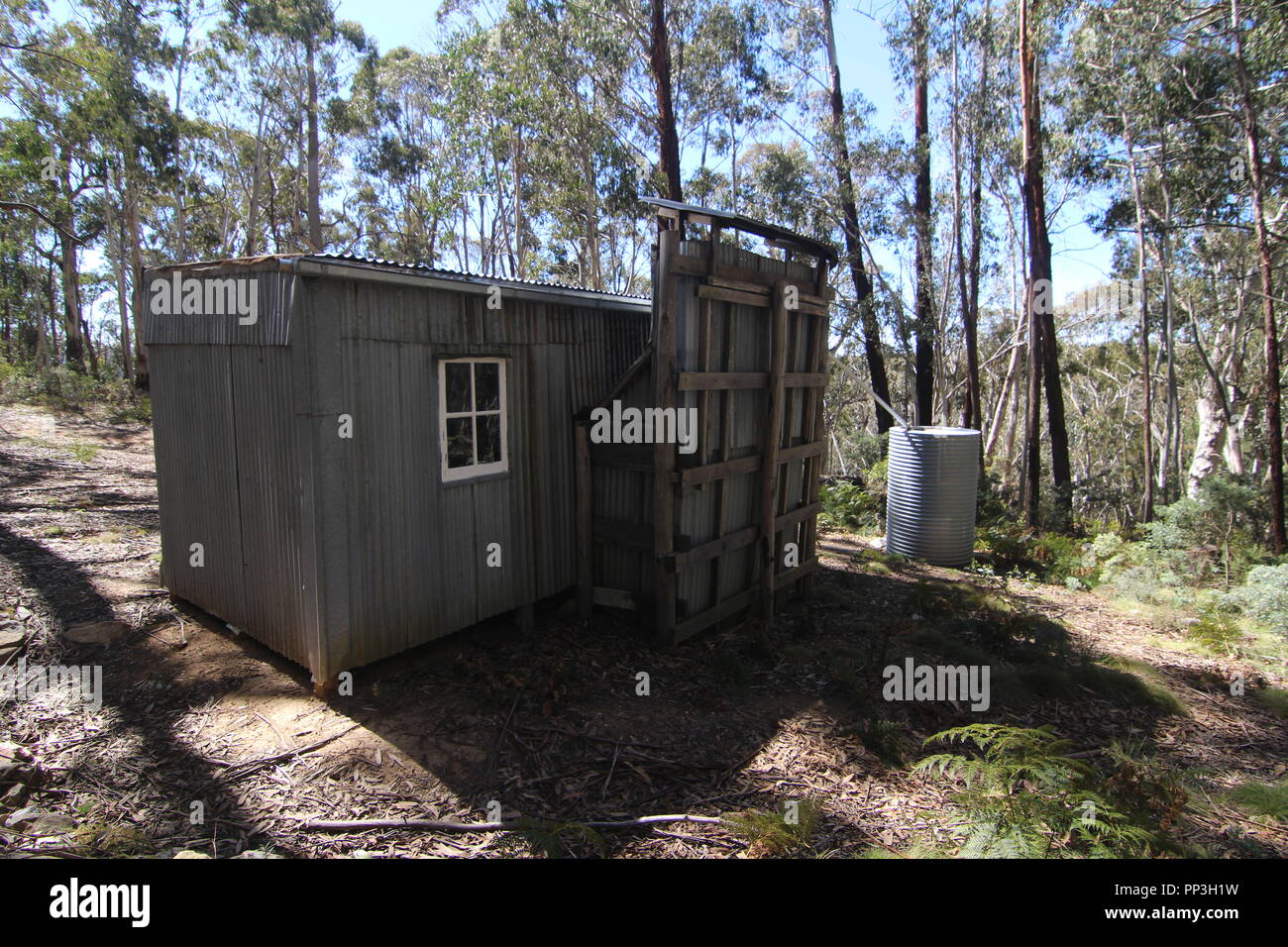 Bush shelter hi-res stock photography and images - Alamy