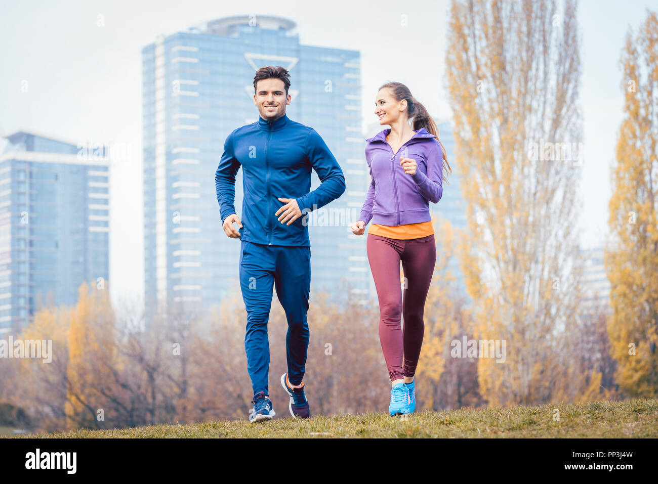 Running urban city skyline hi-res stock photography and images - Alamy