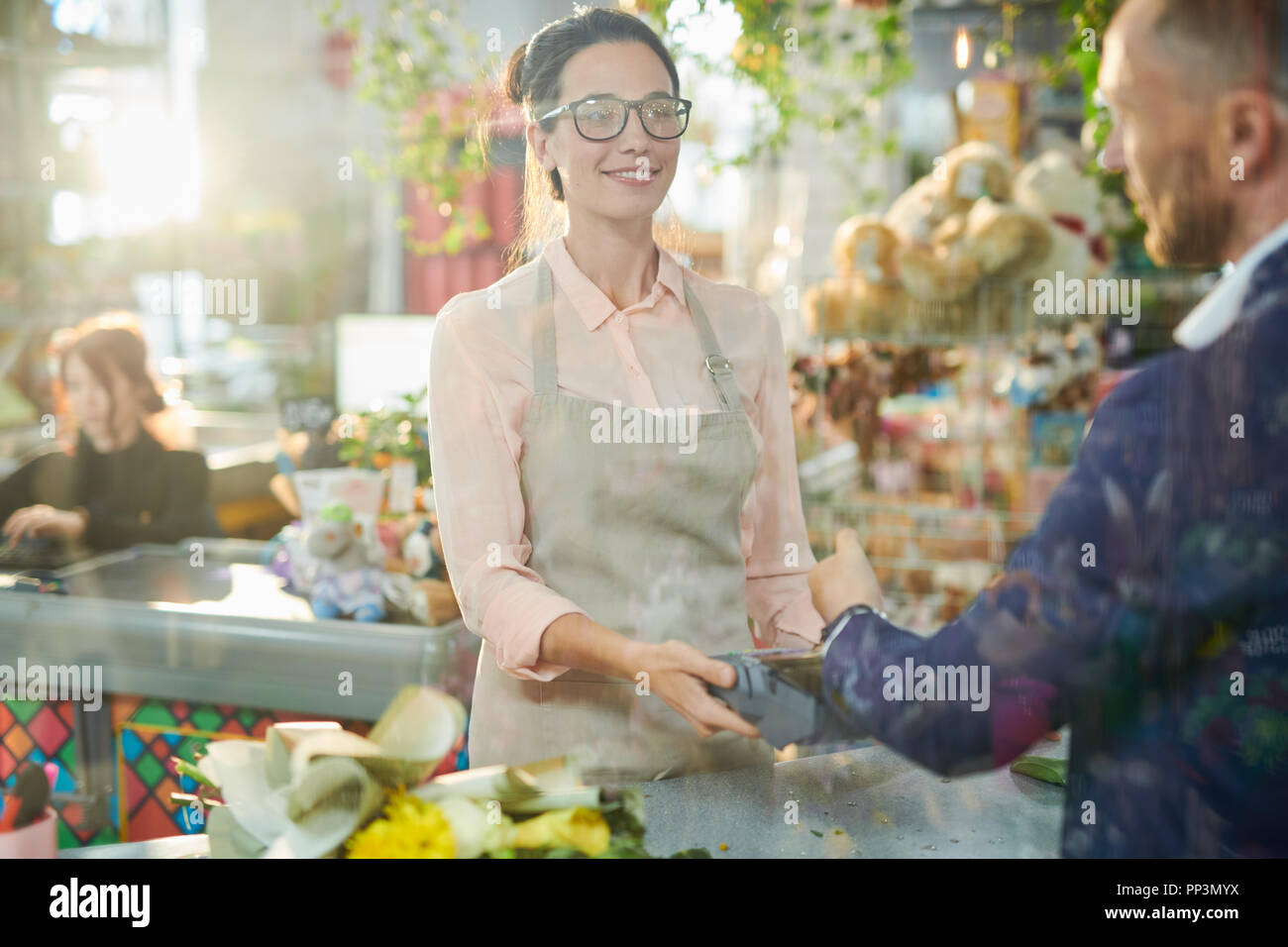 Bank counter hi-res stock photography and images - Alamy